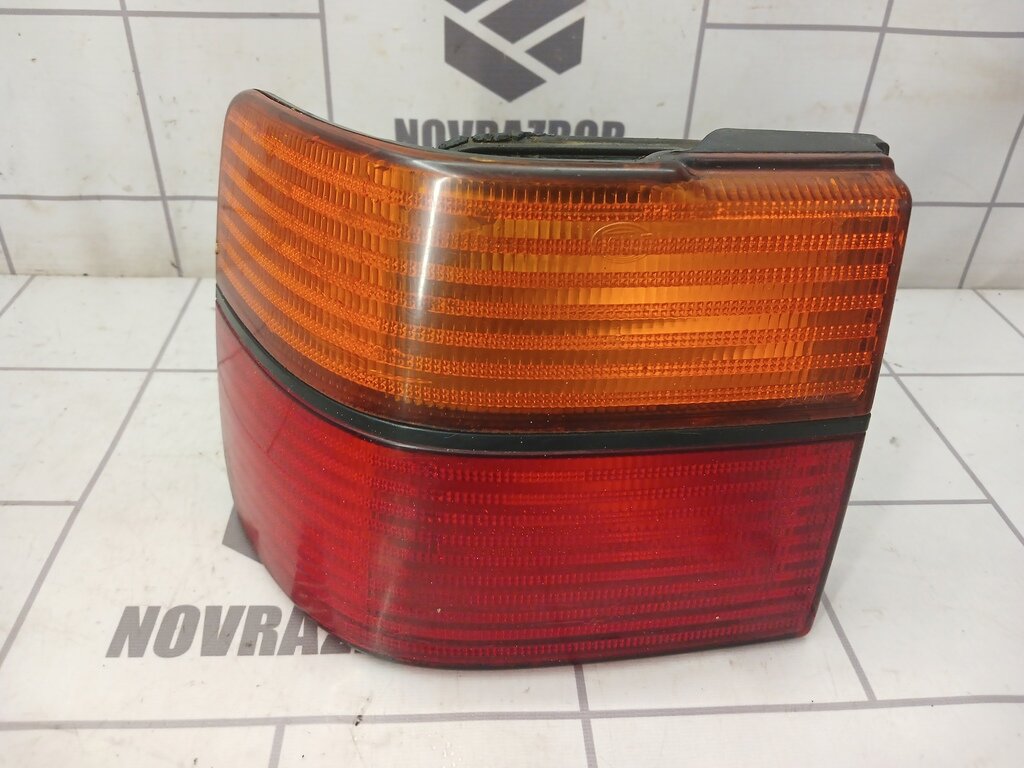 Фонарь задний наружный левый VW Golf 3 Vento 91-97