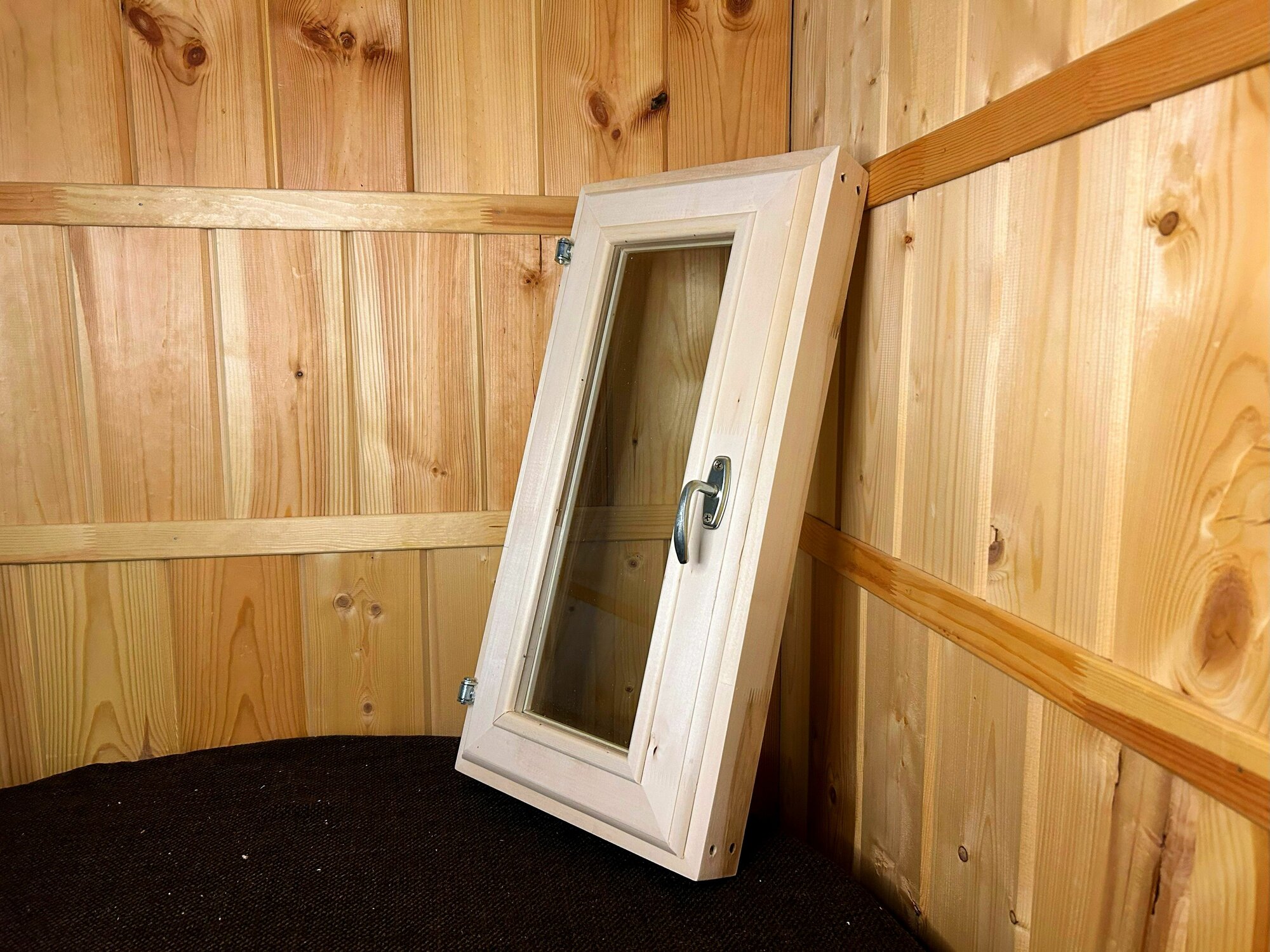 Деревянное окно