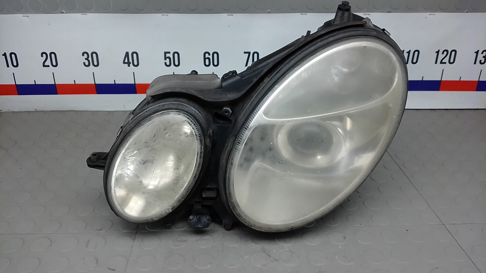 Фара левая MERCEDES BENZ E-CLASS W211