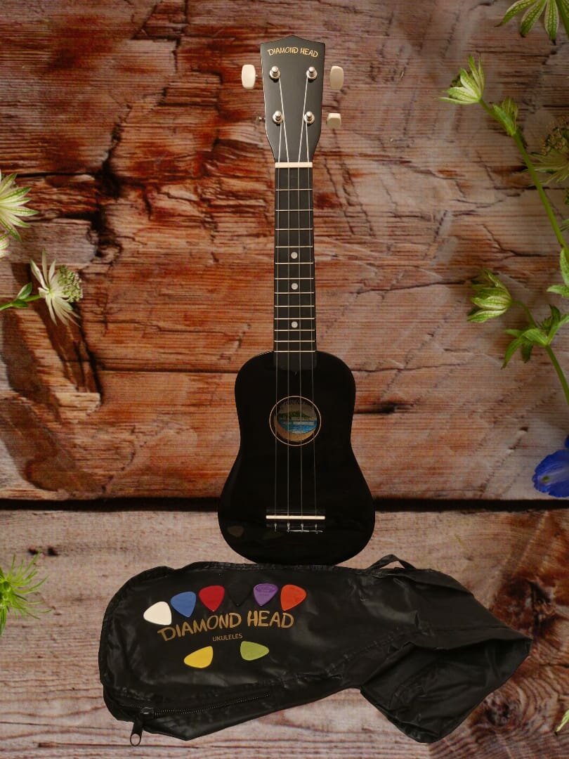 Черная укулеле сопрано с чехлом и медиаторами - Diamond Head DU-100 BK