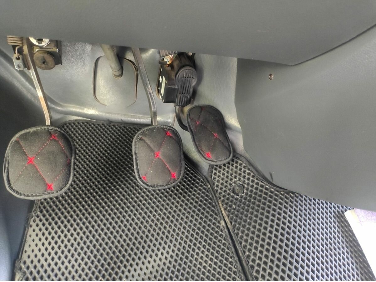 Накладки/чехлы на педали, мягкие красный ромб