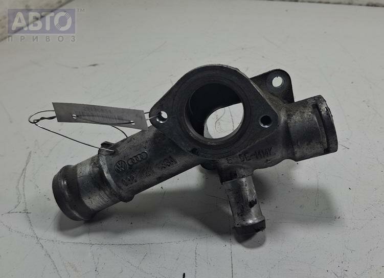 Фланец (тройник) системы охлаждения Volkswagen Golf-4