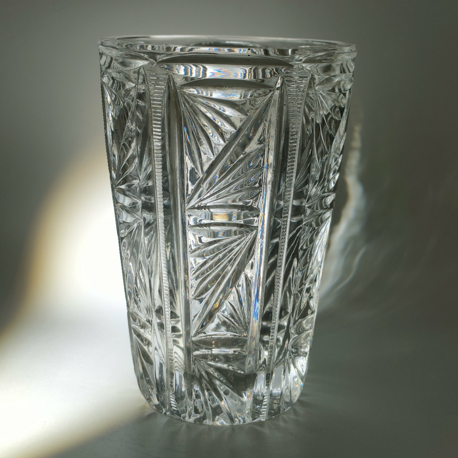 Небольшая ваза для цветов с рельефным растительным декором, хрусталь, СССР