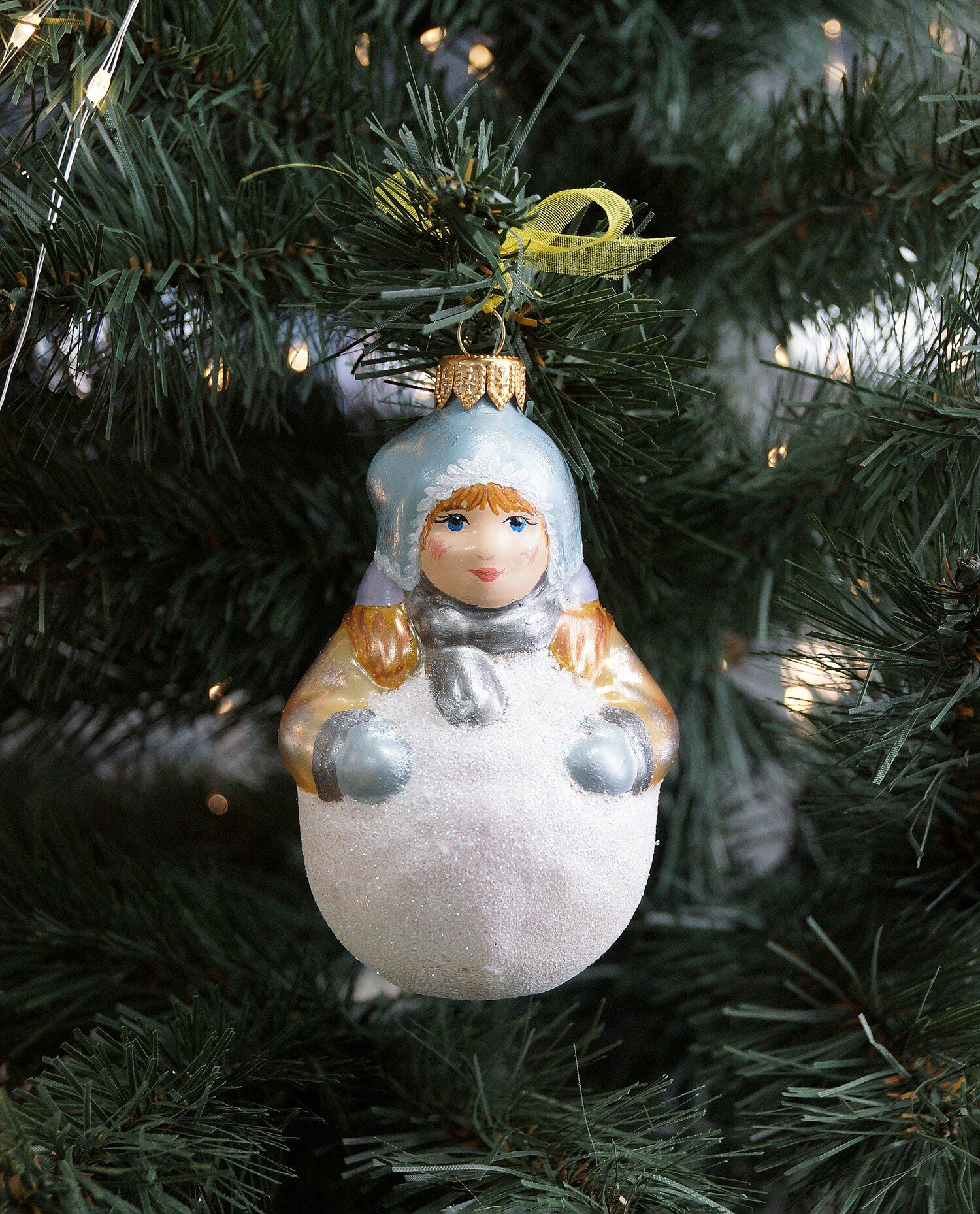 Елочная игрушка Игра в снегу девочки