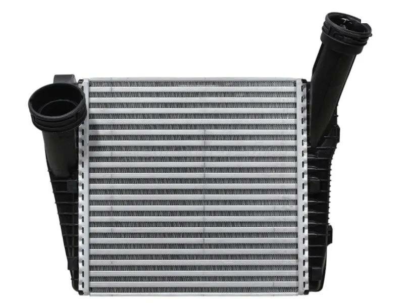 Радиатор интеркулера Audi Q7 05-15 / SAT ST-7L6145804A Volkswagen Touareg 02-18