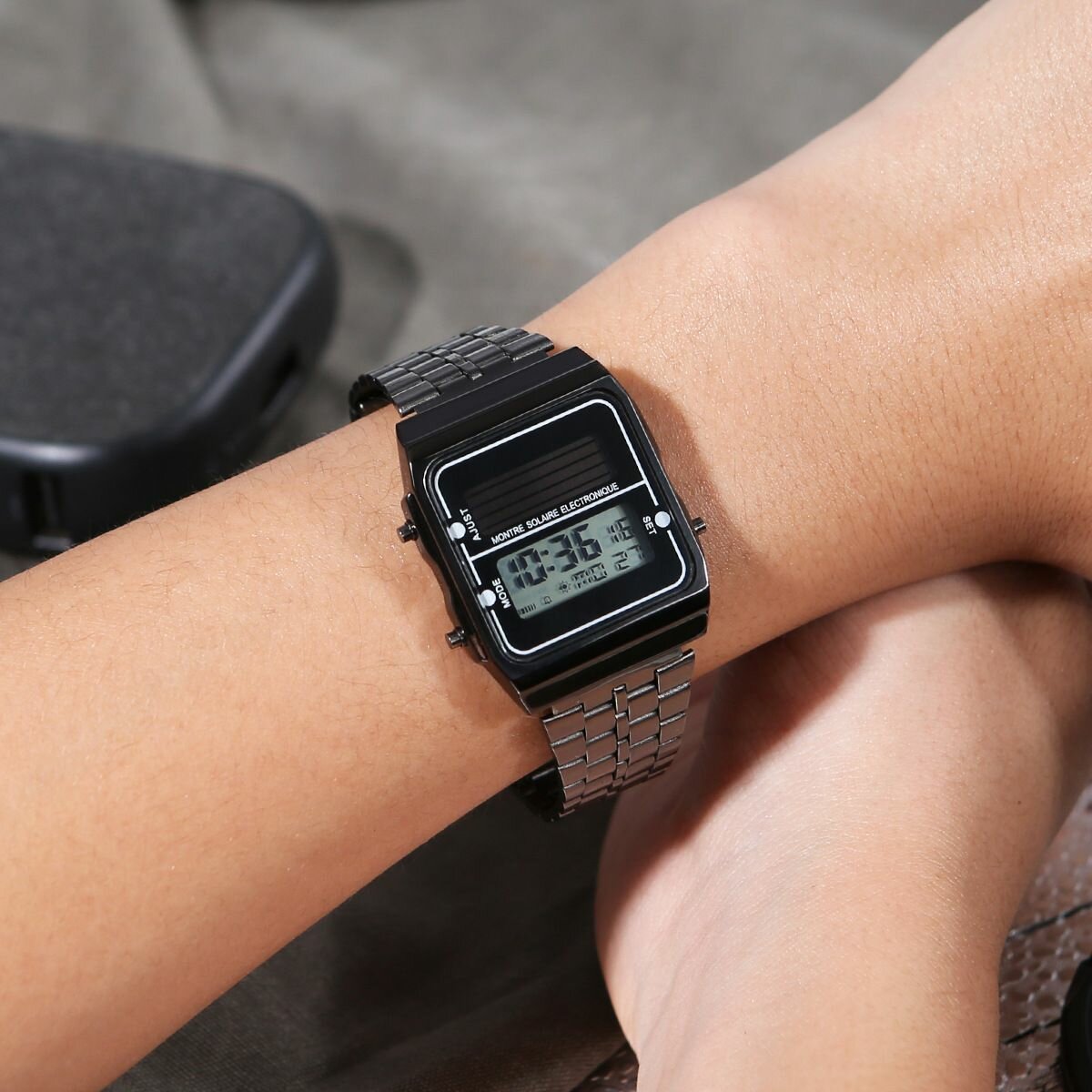 Электронные часы с солнечной зарядкой, черные