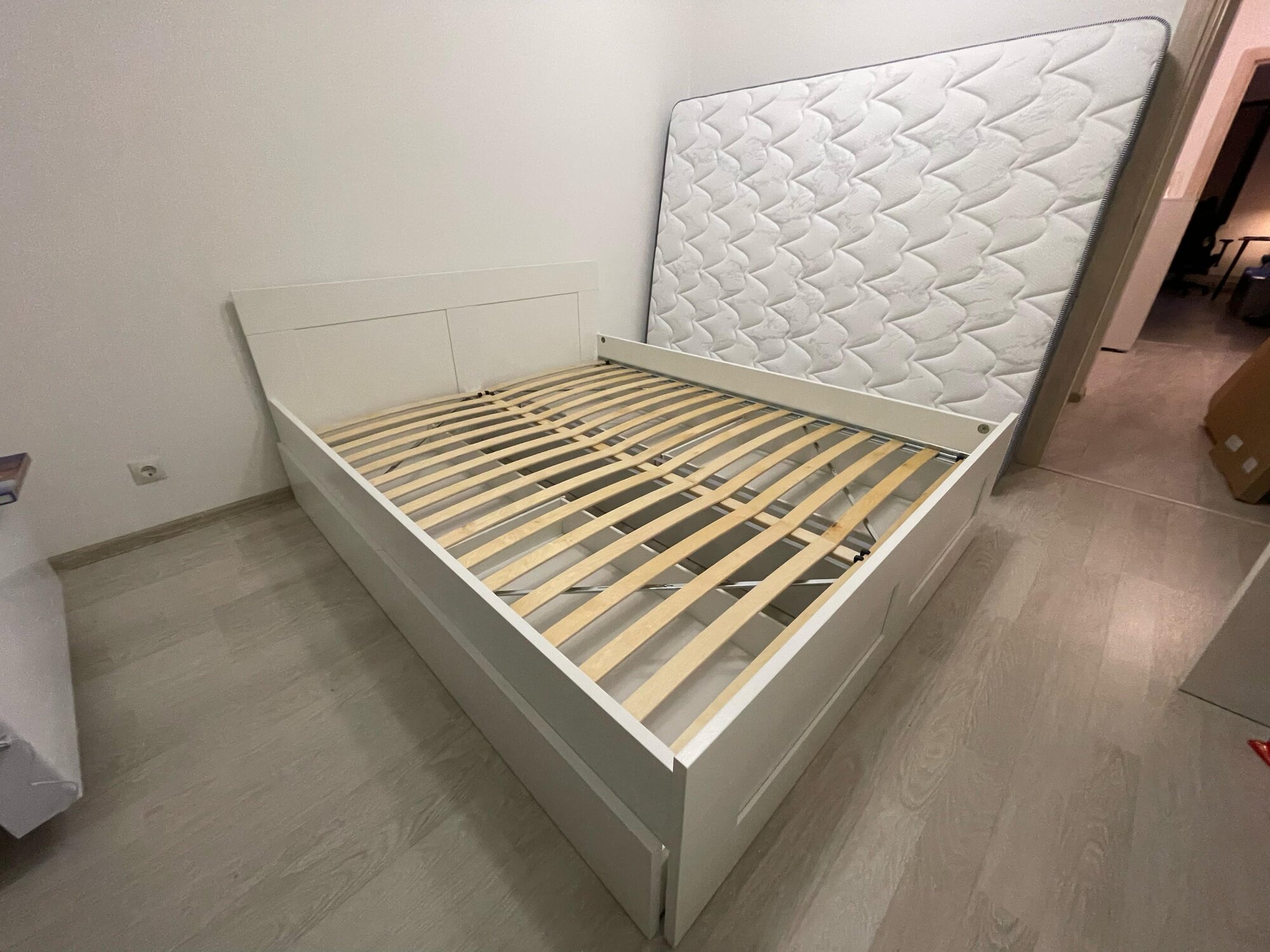 Двуспальная кровать IKEA Brimnes с ящиками 160/200
