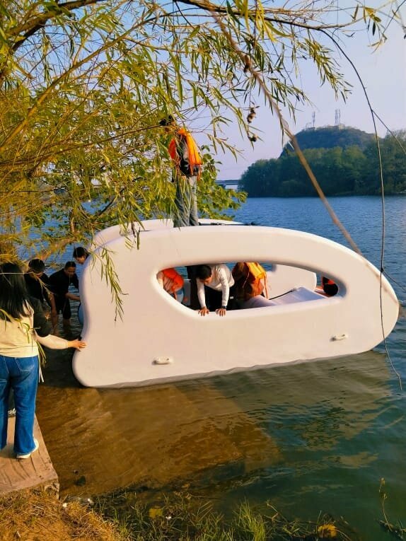 Катамаран электрический с электродвигателем