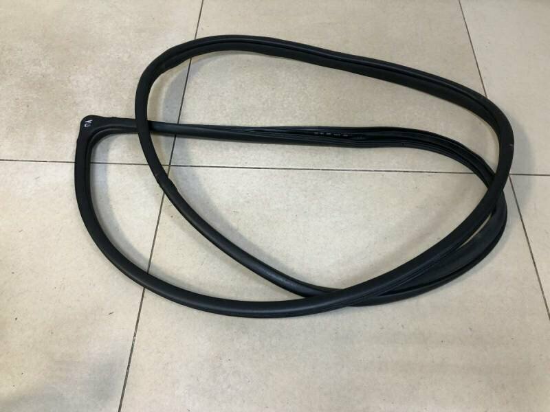 Уплотнитель проема двери передней левой Honda CR-V 2007-2012