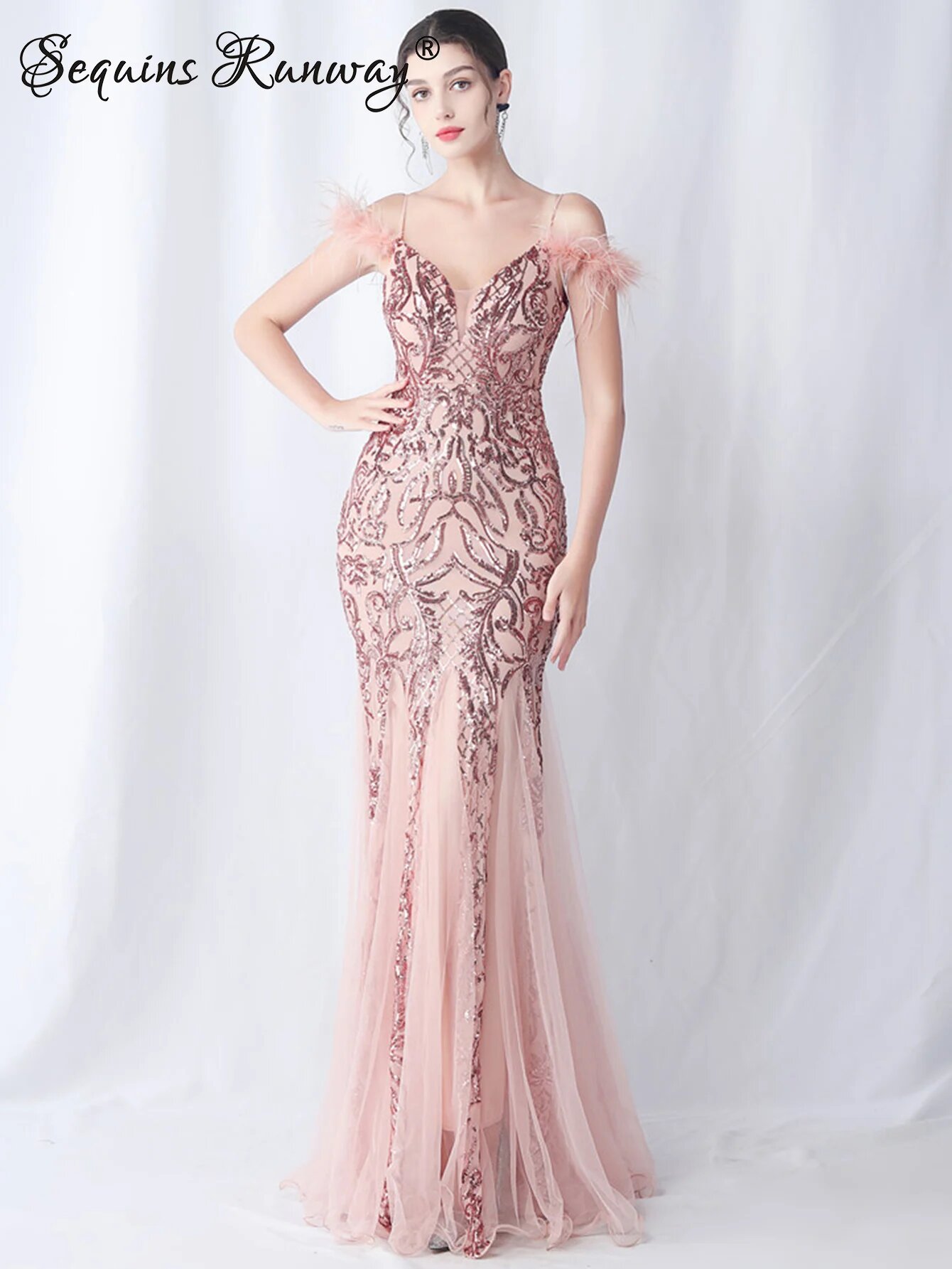 Платье Sequins Runway