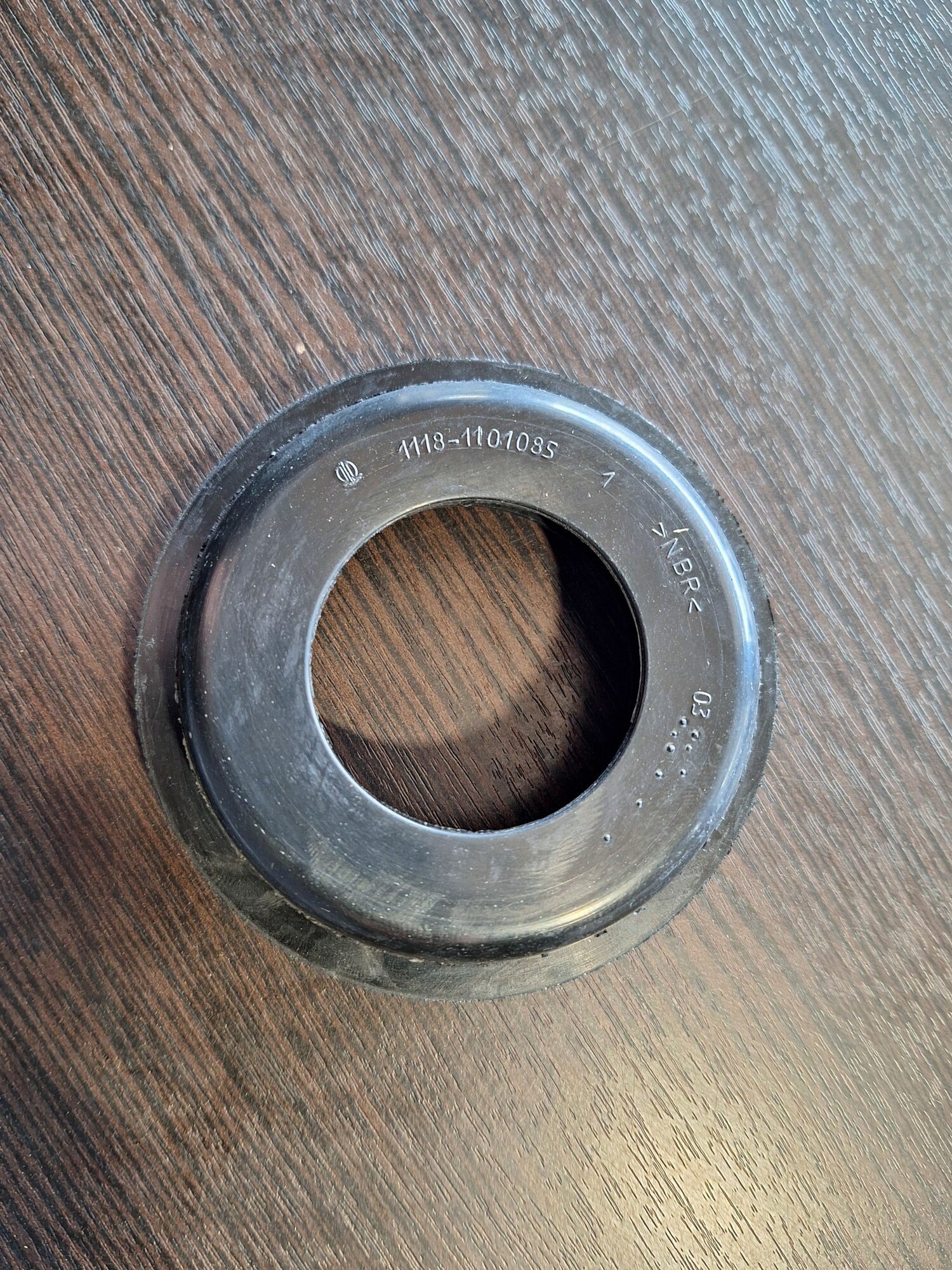 Уплотнитель заливной горловины бензобака для а/м ВАЗ 1118 Калина, 2190 Гранта, и их модификаций.