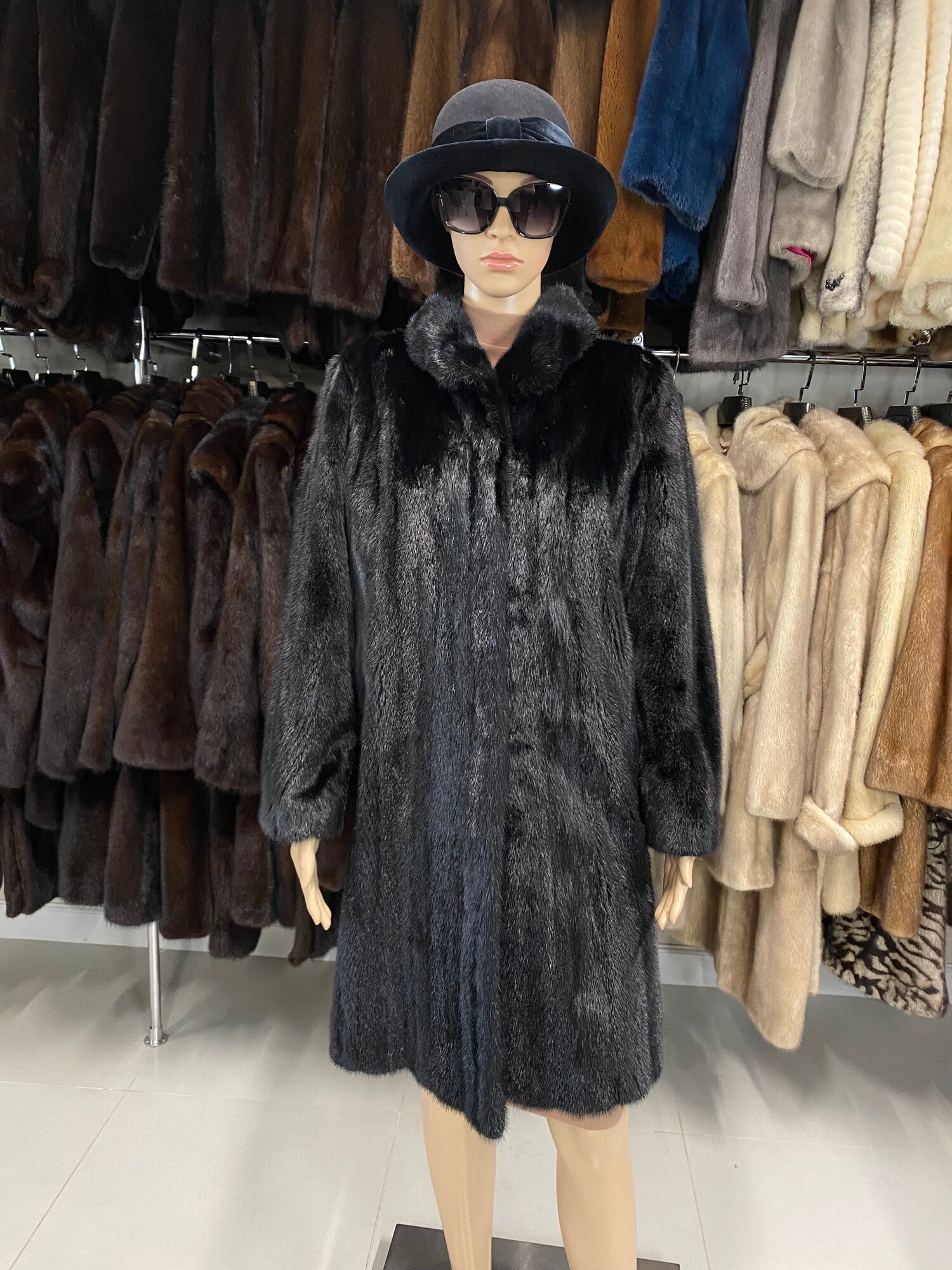 Шуба. Черная. Норка с воротником 40-42 р.
