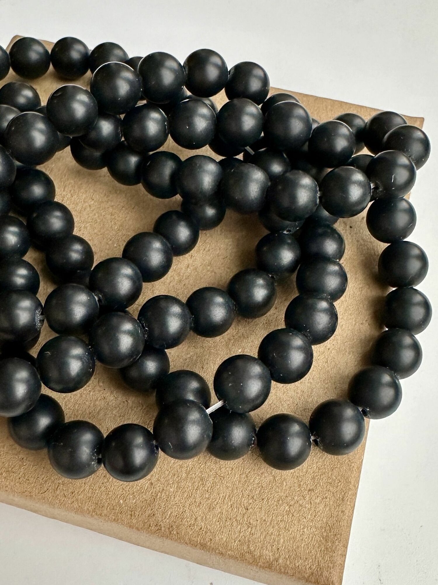 Бусины оникс матовый черный шар гладкий 8 мм (нить 38 см), Suntrim