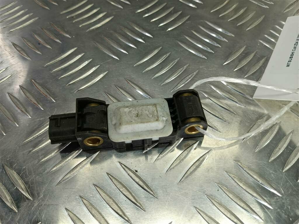Датчик удара (AIR BAG) Б/У для MITSUBISHI COLT Z30 (2002—2012) MR587419