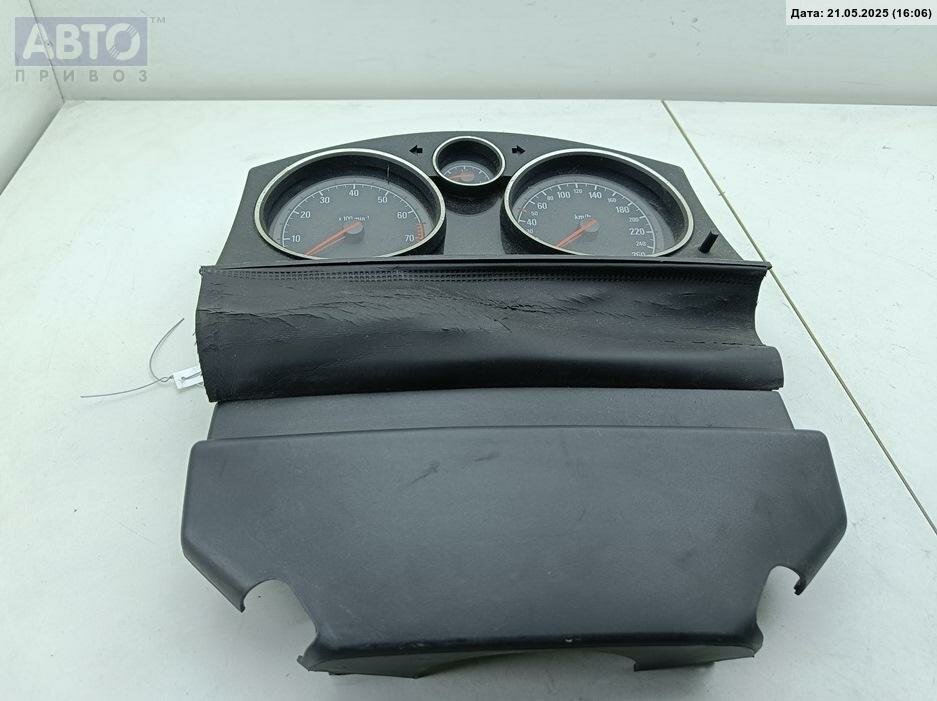 Щиток приборный (панель приборов) Opel Astra H (2004-2009)