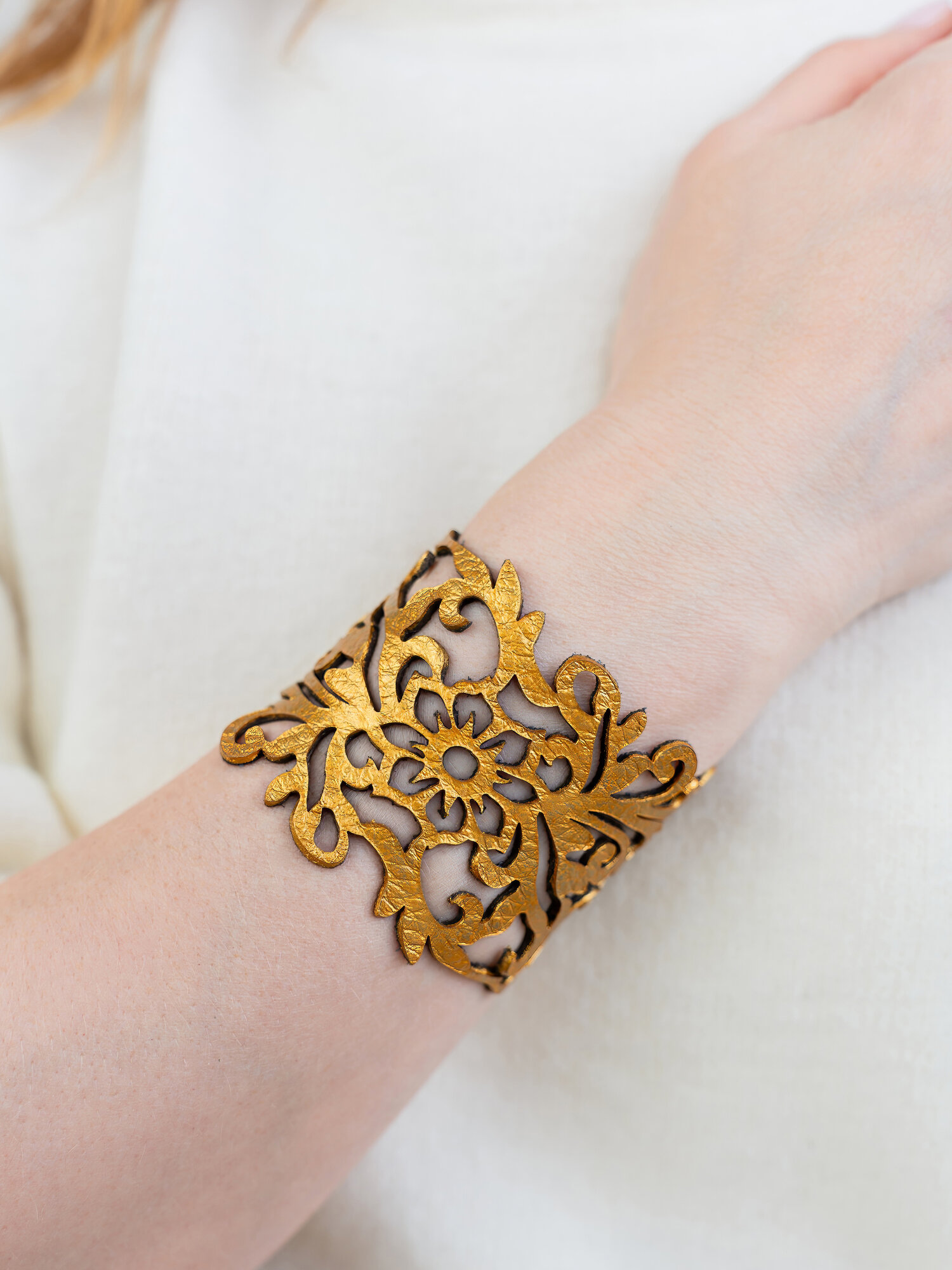 Браслет КОЖАНЫЙ ЦВЕТОК