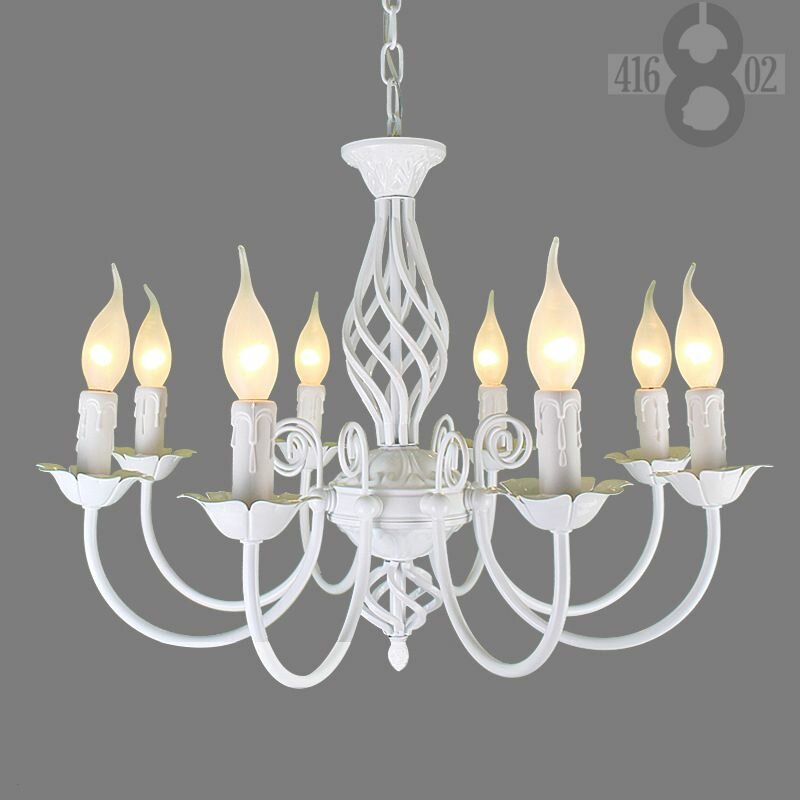 Белая люстра в виде лепестков из кованого железа