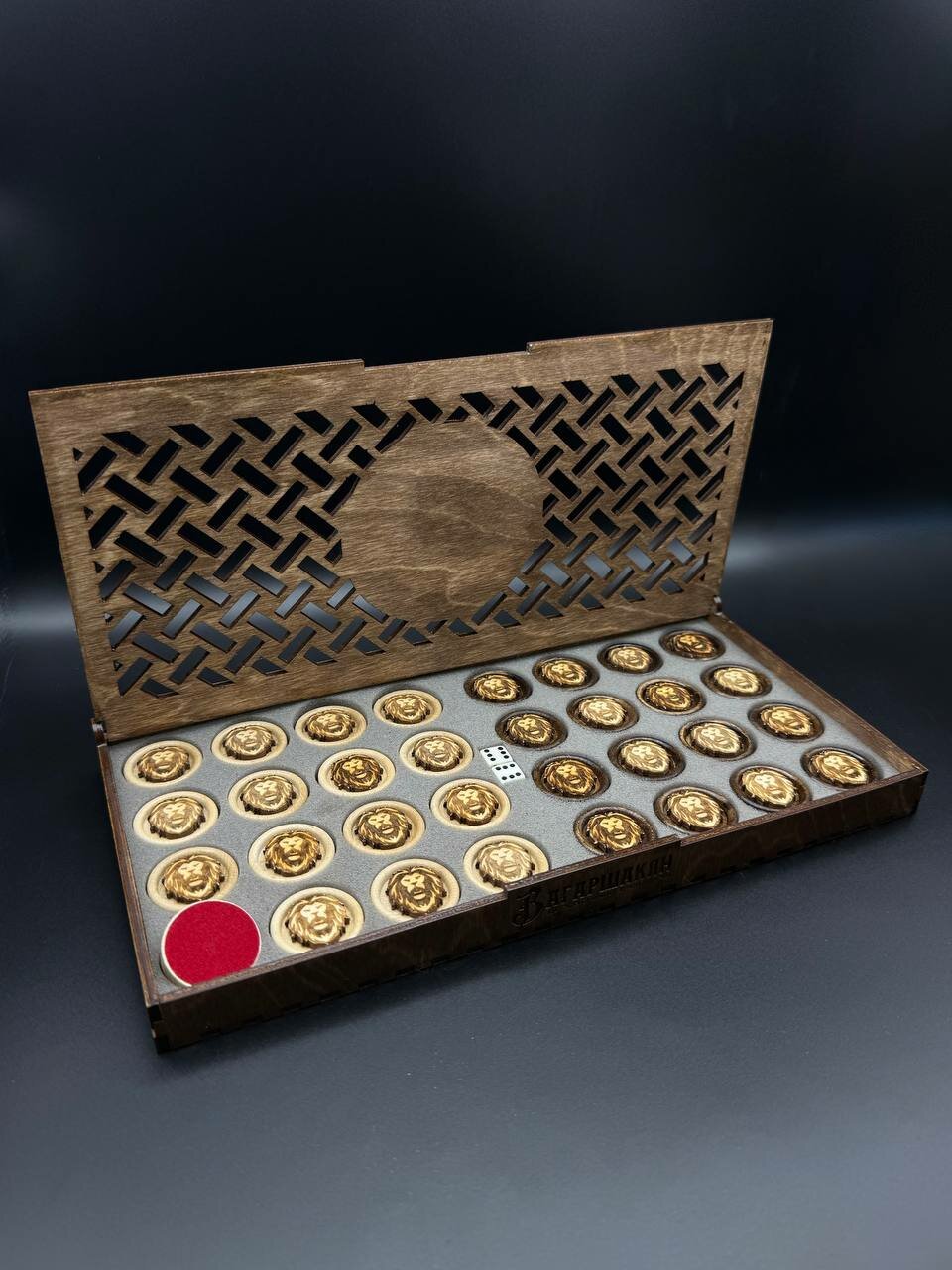 Подарочный набор фишек для нард и шашек Лев