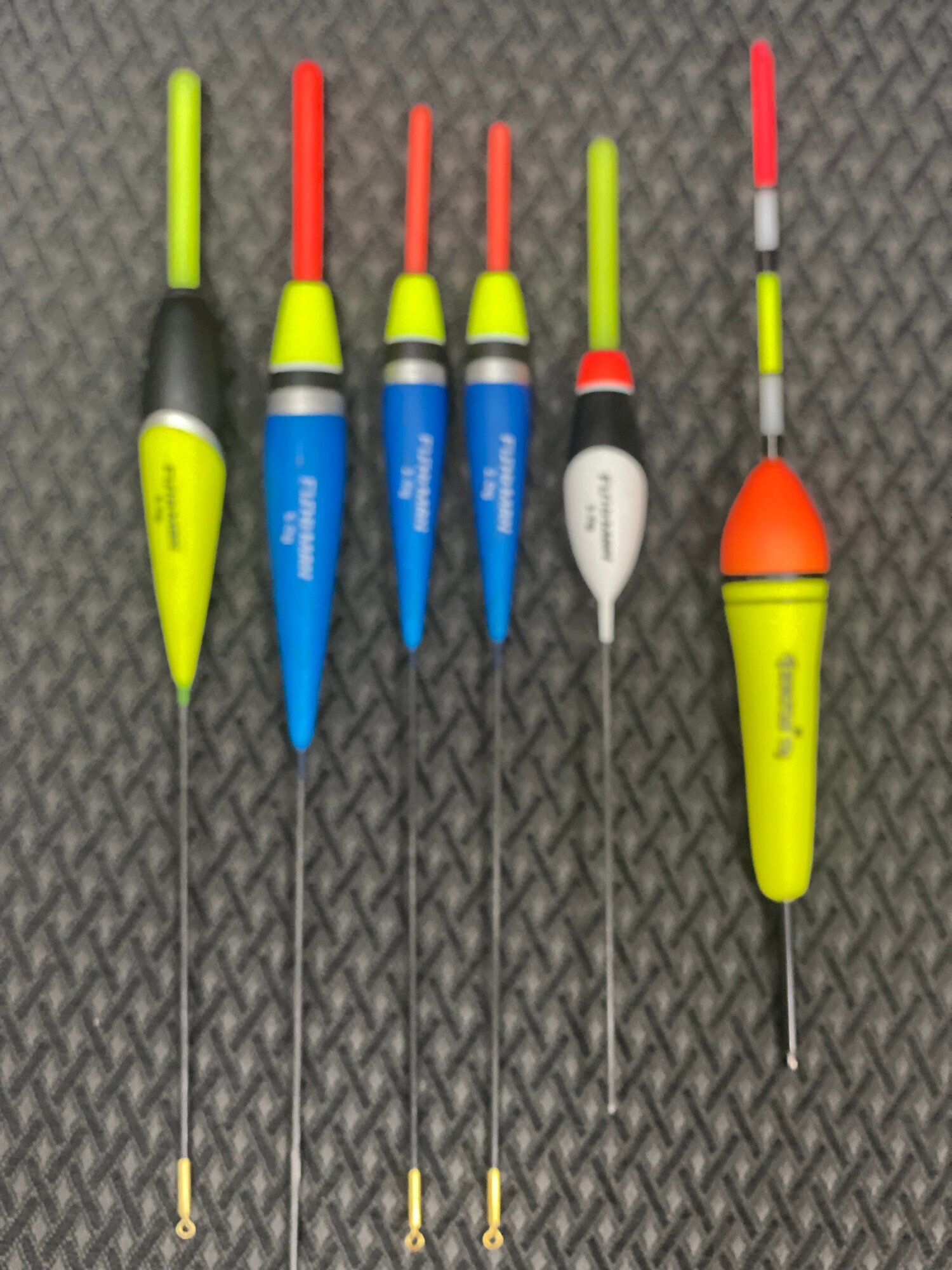 Поплавки FISHMAN (США) из бальсы, с яркой антенной, набор из 6 штук: 10g/5,0g/5,0g/3,0g/2,0g/2,0g.