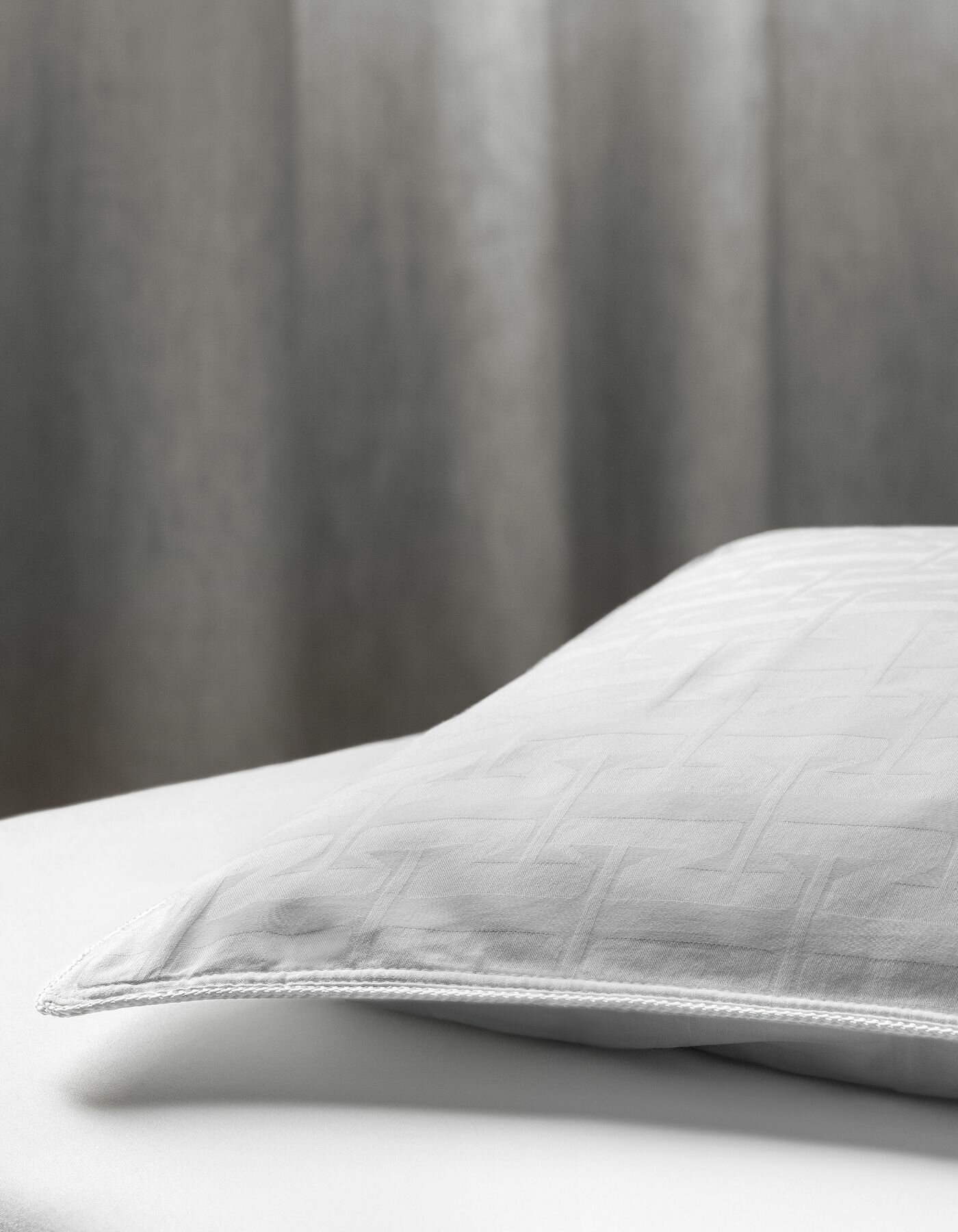 Togas Подушка детская для сна 40х60 "Селена" со вставкой, шелк тусса 400 грамм