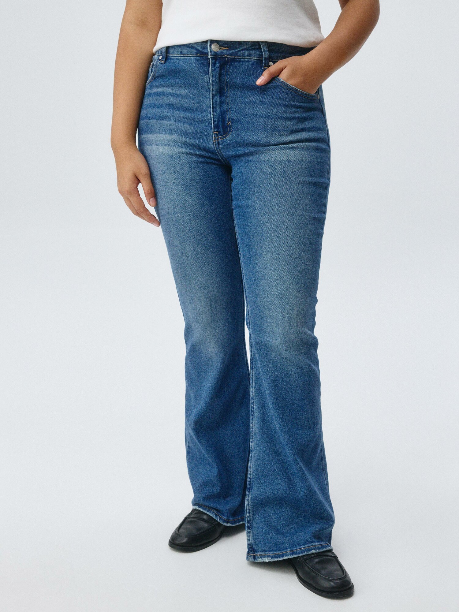 Джинсы клеш 