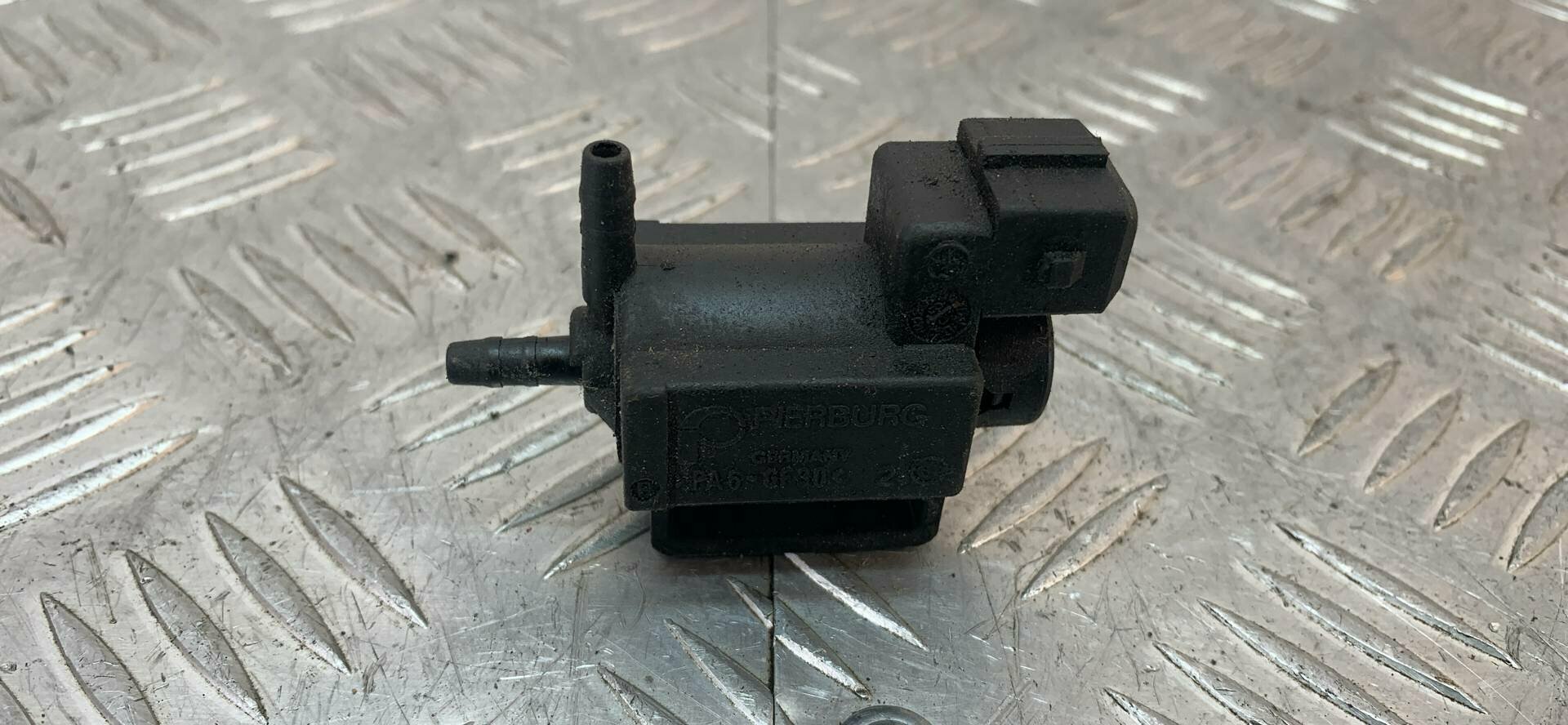 Клапан воздушный Audi A4 B5 (1994 - 1999) 037906283A