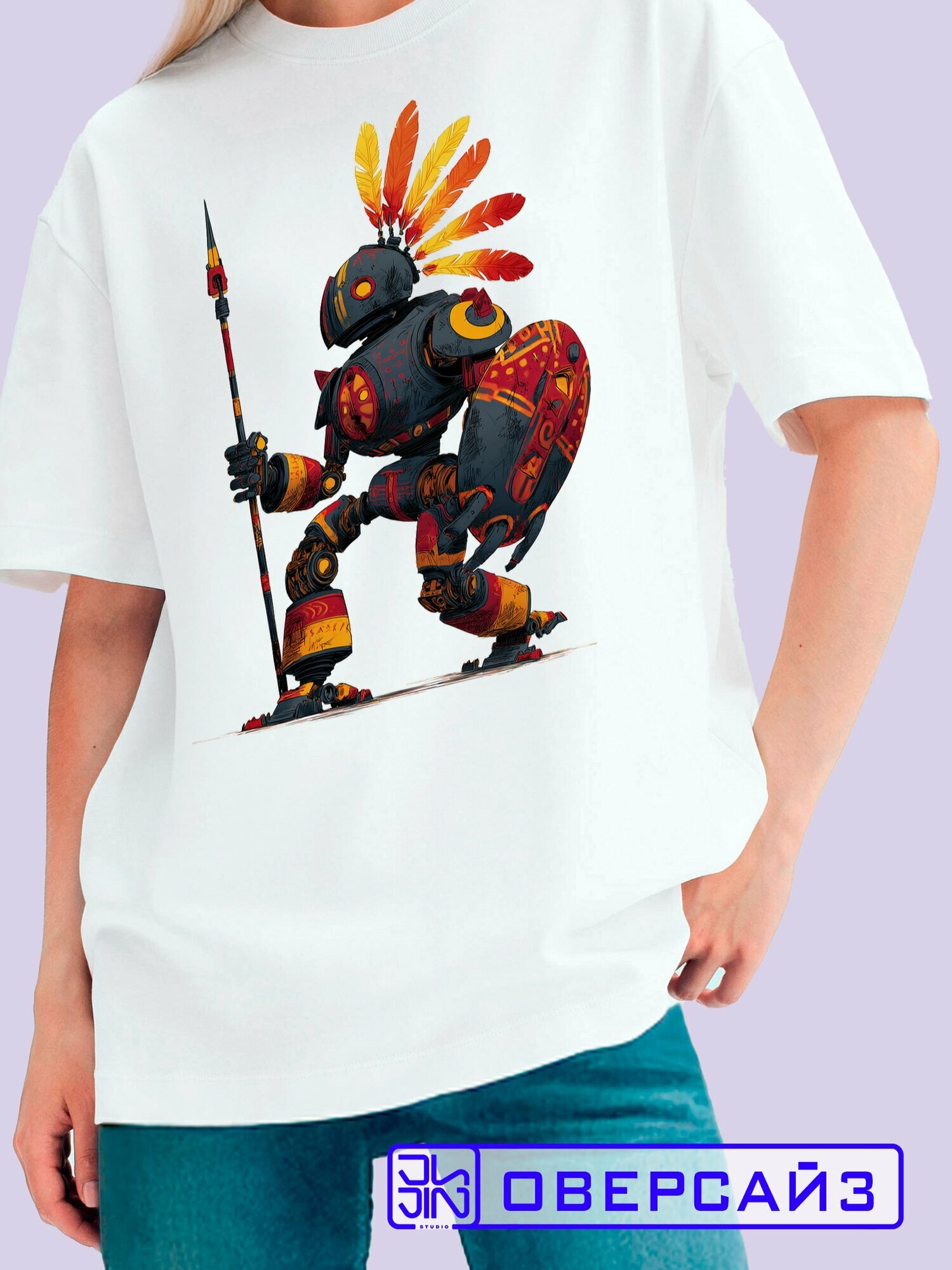 Футболка оверсайз женская с принтом Робот этнический черно-красный с пестрым щитом и агрессивным копьем, белый хлопковый трикотаж с прикольным рисунком на груди
