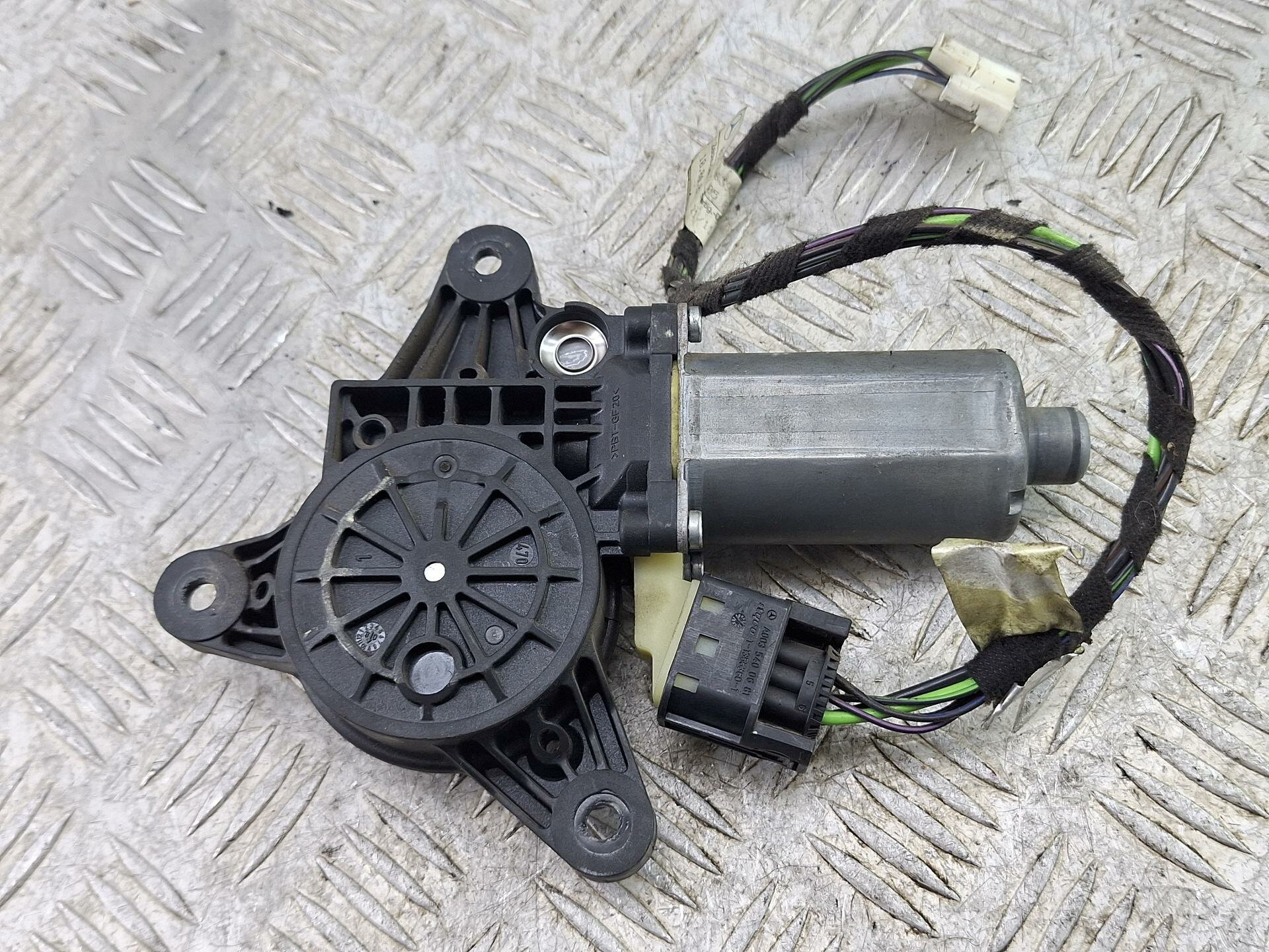 Моторчик стеклоподъемника передний правый Mercedes-Benz Vito W639 2010 0130821940