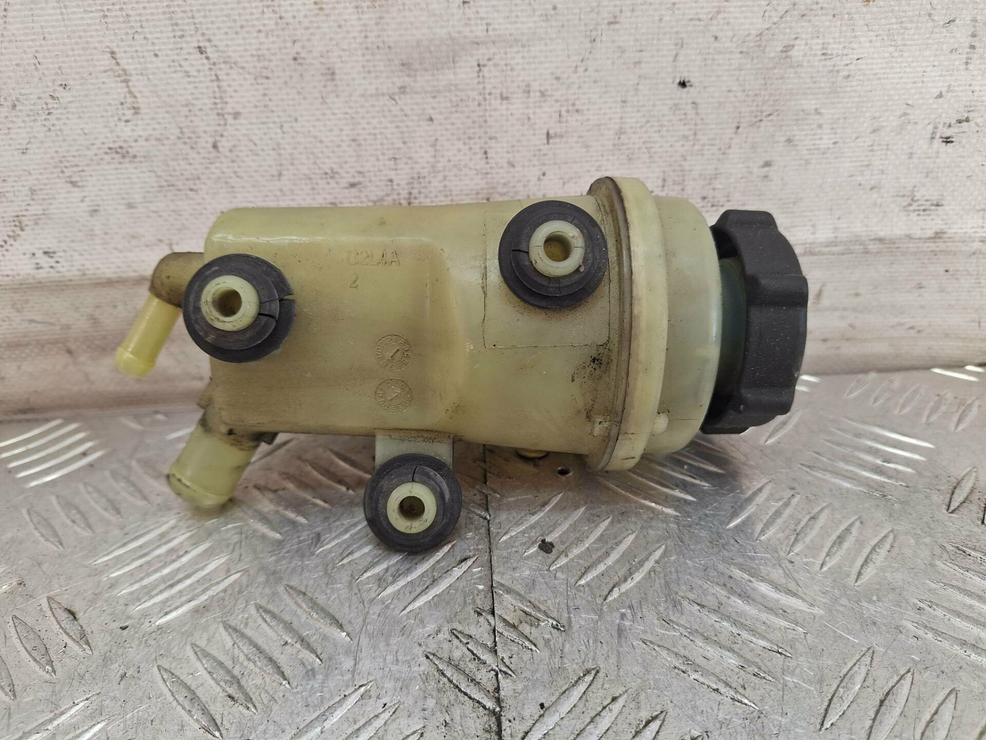 Бачок гидроусилителя Ford Focus 2001 98AG3R700