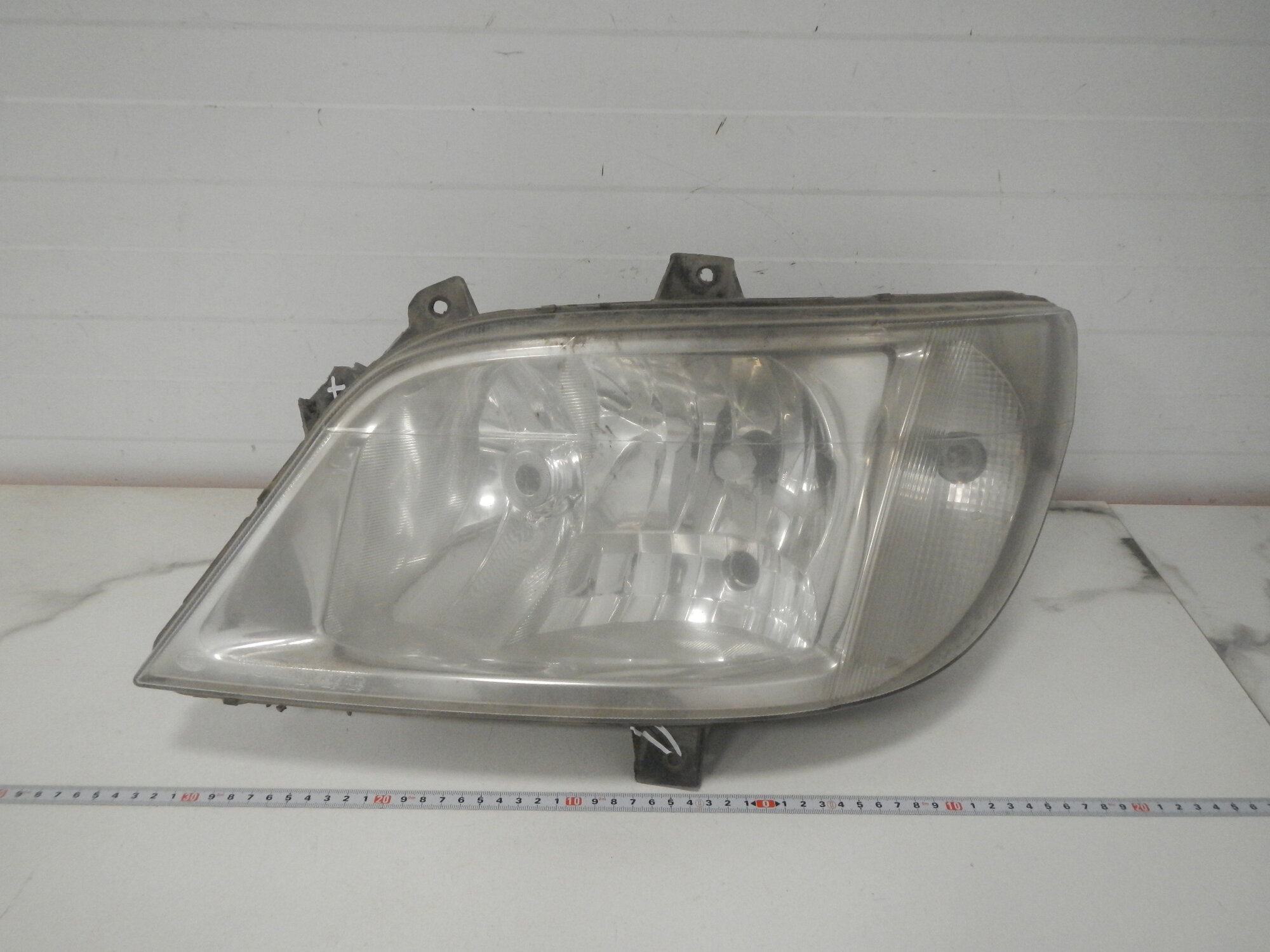 Б/У Фара левая, Mercedes-Benz (Мерседес)-MERCEDES SPRINTER (95-06) MERCEDES SPRINTER (95-06) Царапины, сломаны 3 креплен...