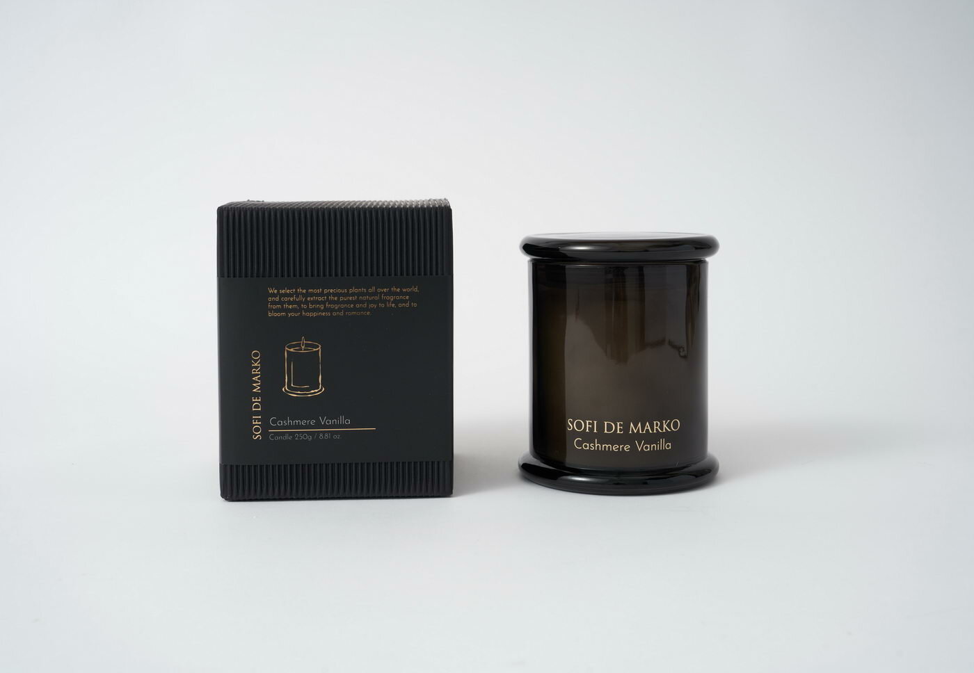 Свеча Sofi De Marko "Cashmere Vanilla", 250 г, Аромат: фиалки, ванили, амбры и апельсина