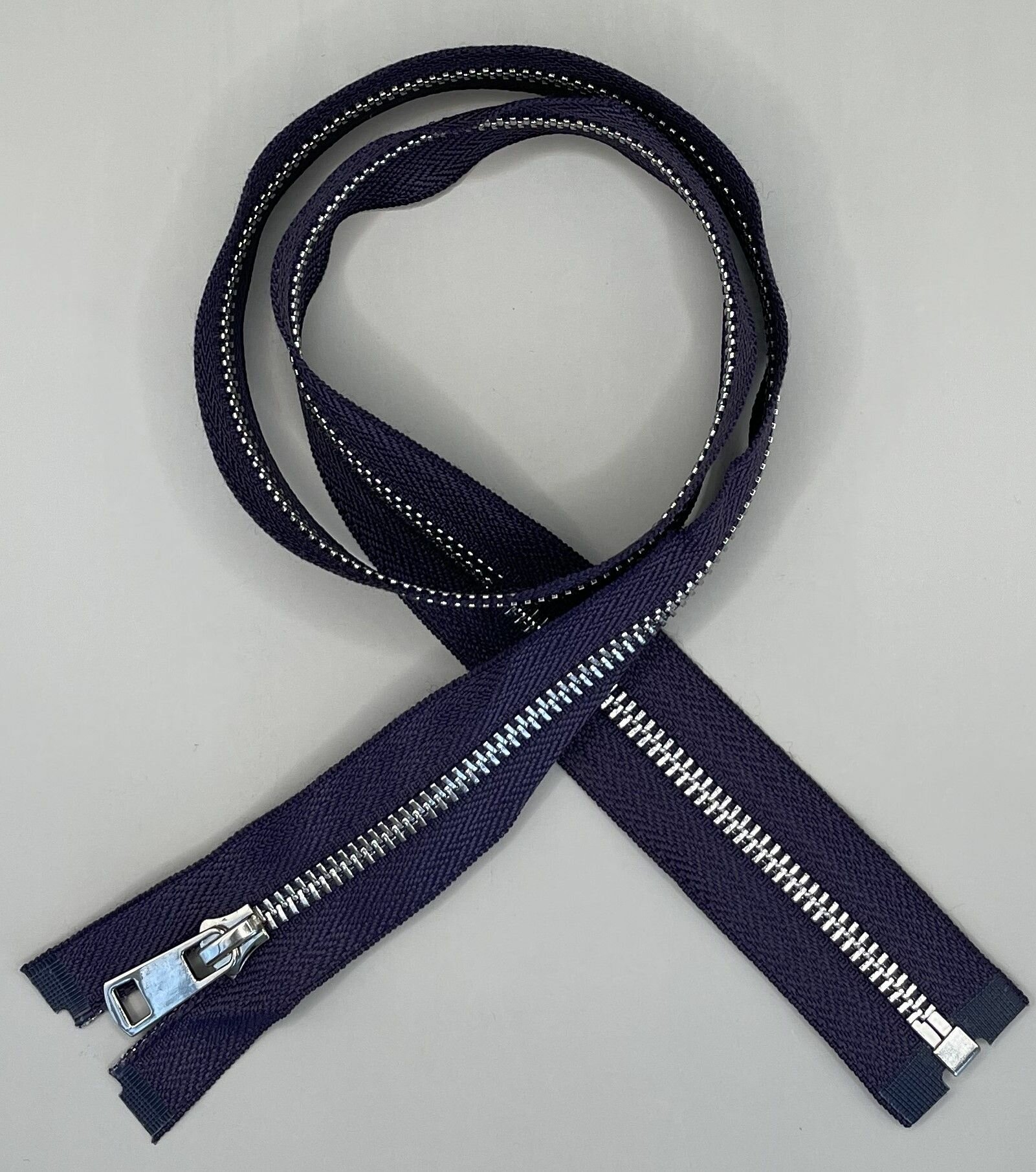 Молния(титан-легкий металл) , тип 5,80см, фиолетовый, зубья серебро,1 замок.1шт.