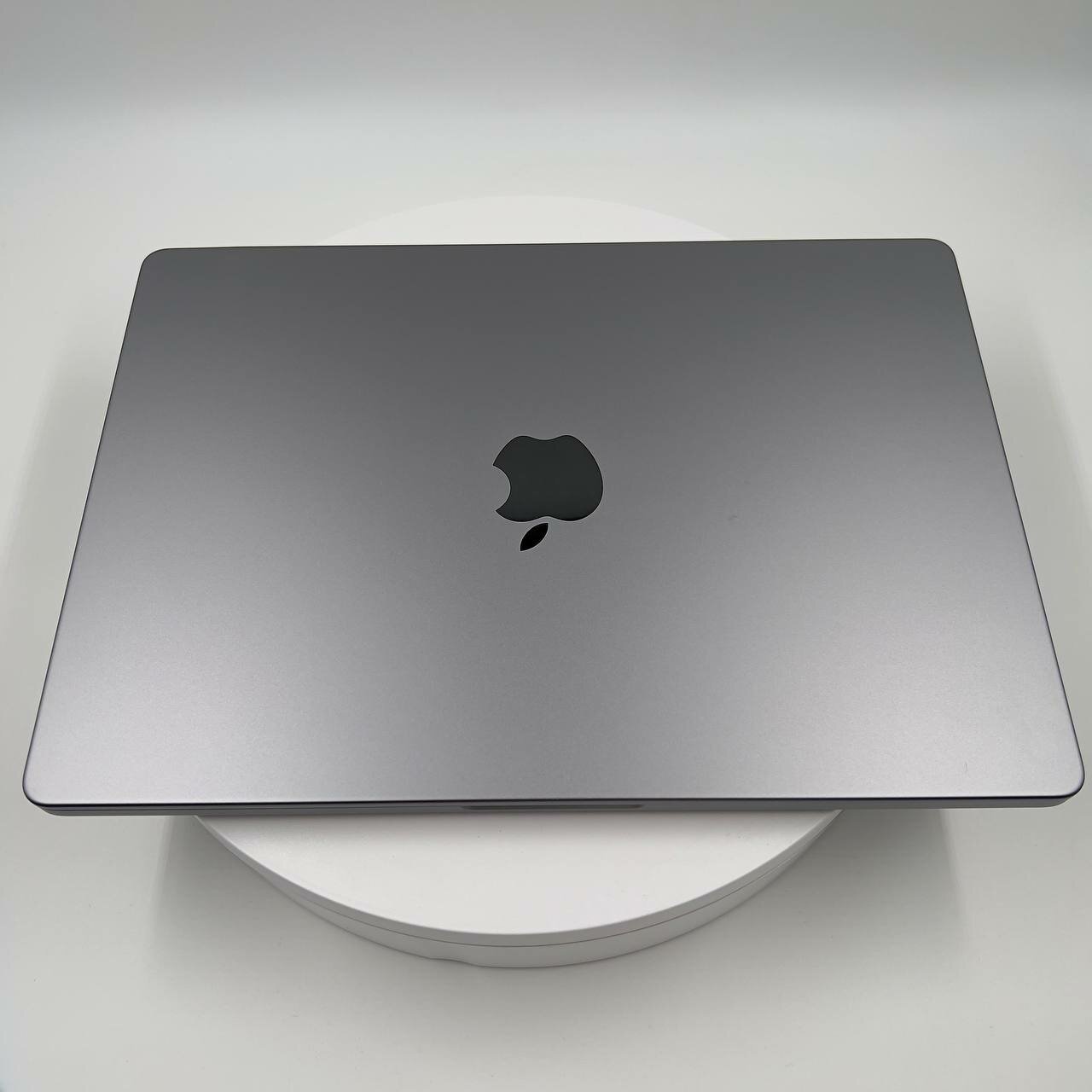 Ноутбук Apple MacBook Pro 14 2021, M1 Pro 3.2 ГГц, RAM 16 ГБ, SSD 1 ТБ, серый космос