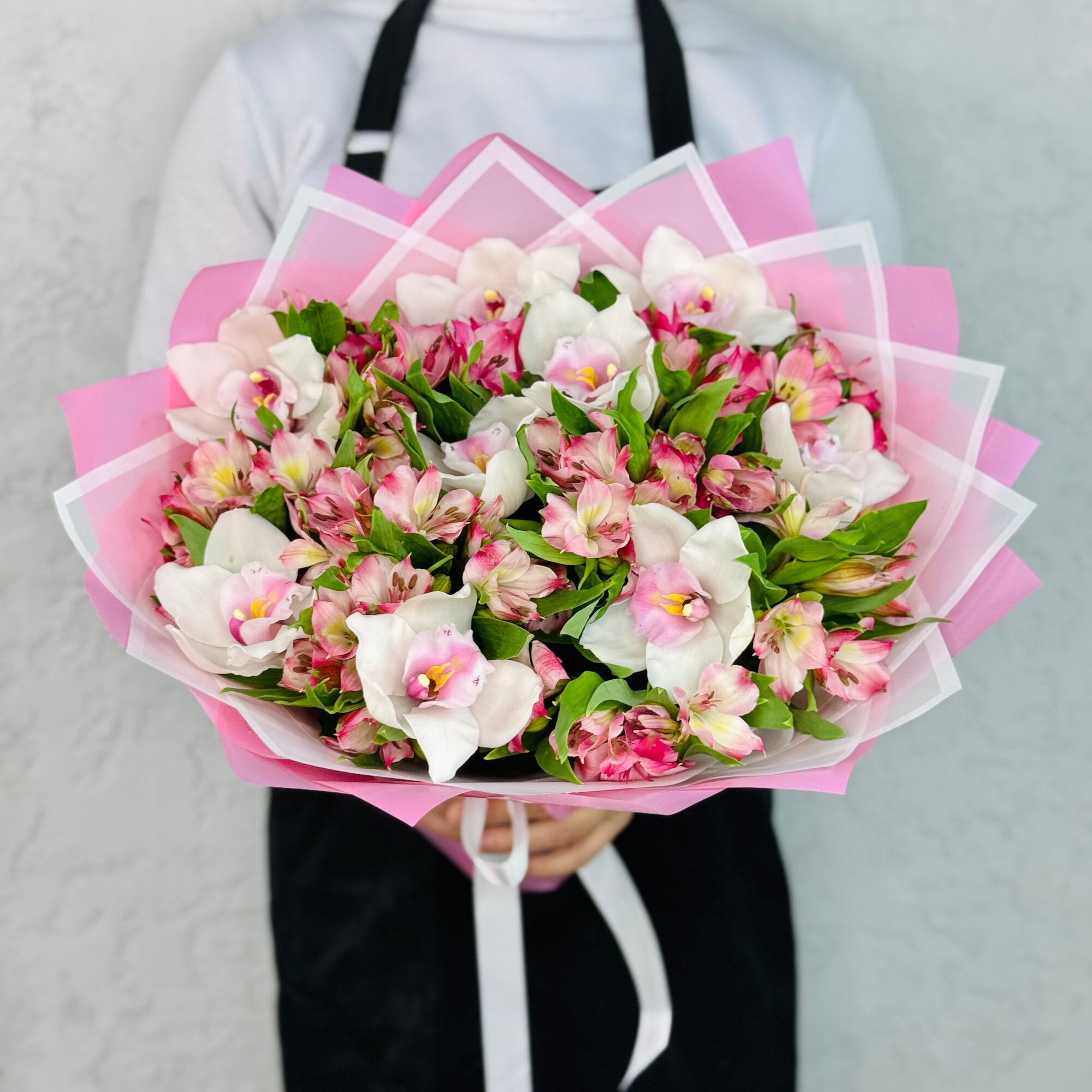 Букет Rybe-Flowers "Альстромерия", из альстромерий, белых орхидей, сборный, розовый