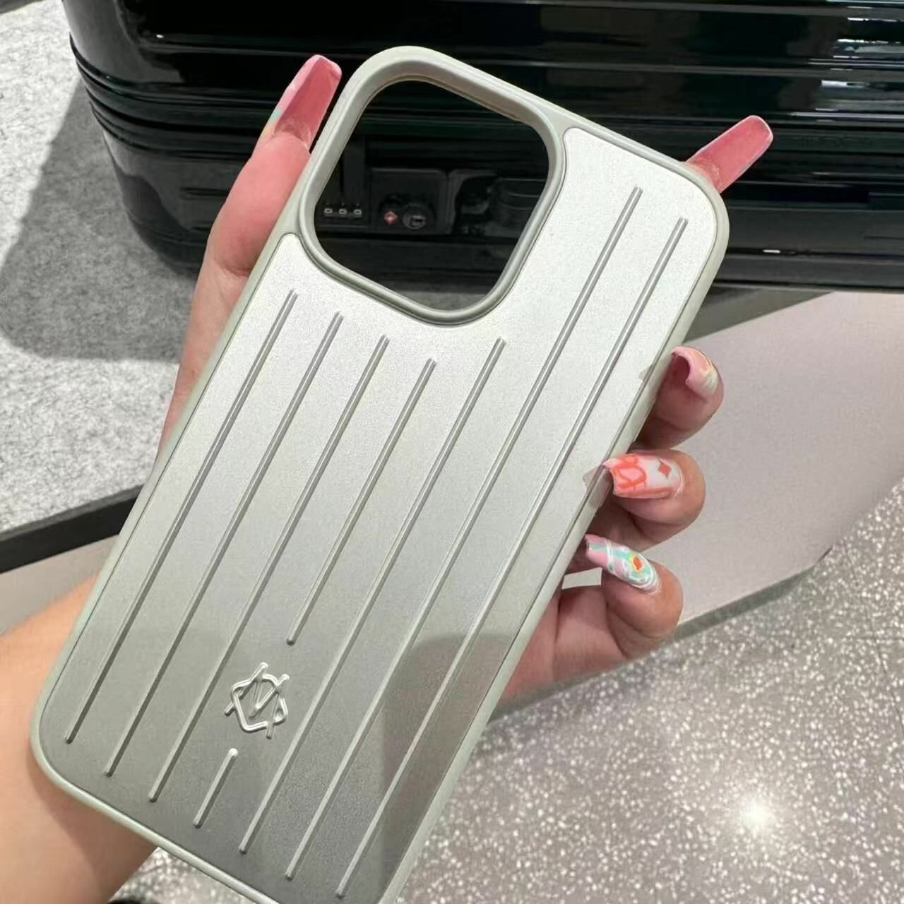 Чехол для смартфона Apple, RIMOWA Чехол для смартфона совместим с iPhone 16 pro MAX, серебристый алюминиево-магниевый сплав