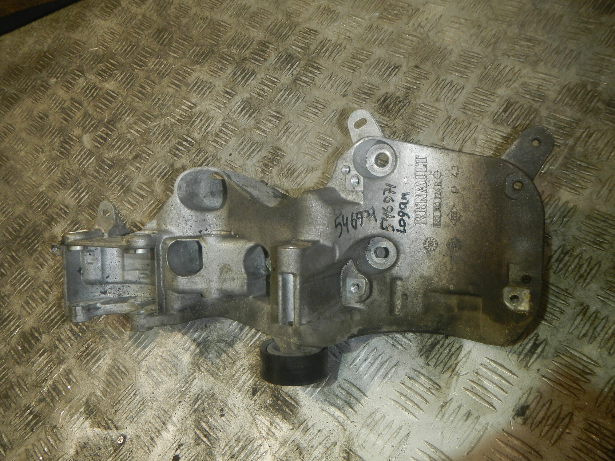 Б/У Кронштейн генератора, Renault (Рено)-LOGAN (14-) RENAULT LOGAN (14-) К4М, 1,6 Без видимых повреждений. 546971 RENAULT...