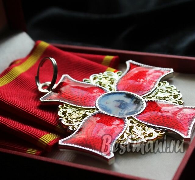 Золотой знак отличия ордена святой Анны 1 степени на ленте в красном футляре сувенирная копия, ордена медали и награды