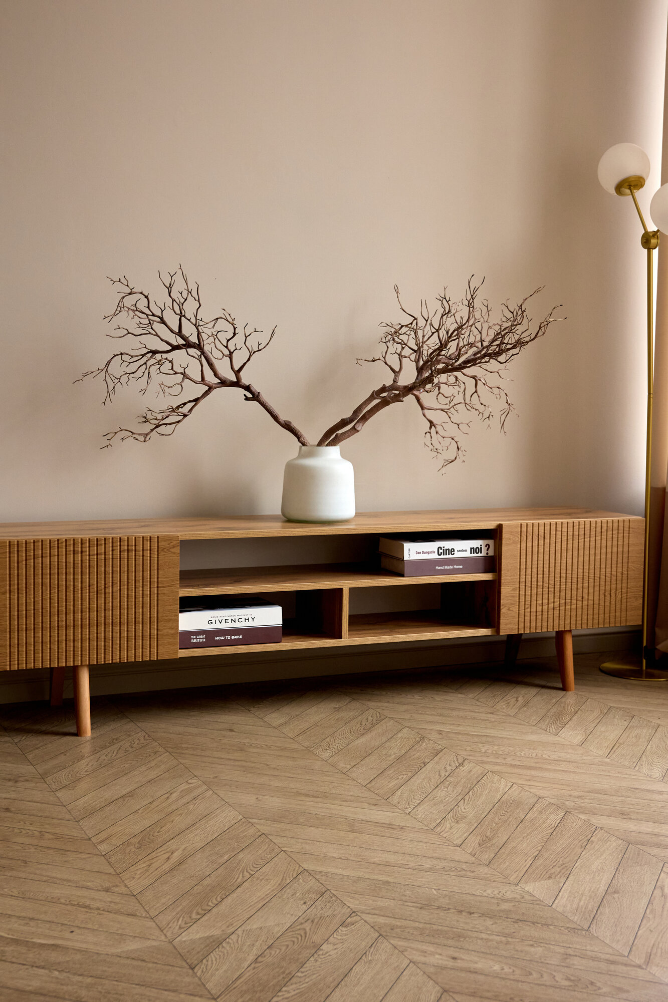 Тумба под телевизор Сканди - 2 (1.2) размеры ш180*в47*г35. Корпус Дуб Вотан / Фасады МДФ Дуб светлый.