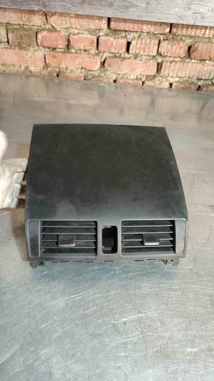 Дефлектор обдува салона Mazda 3 (2003 - 2006) BP4K55311