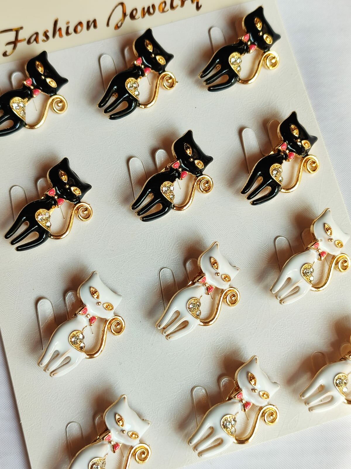 Брошь, стразы, эмаль