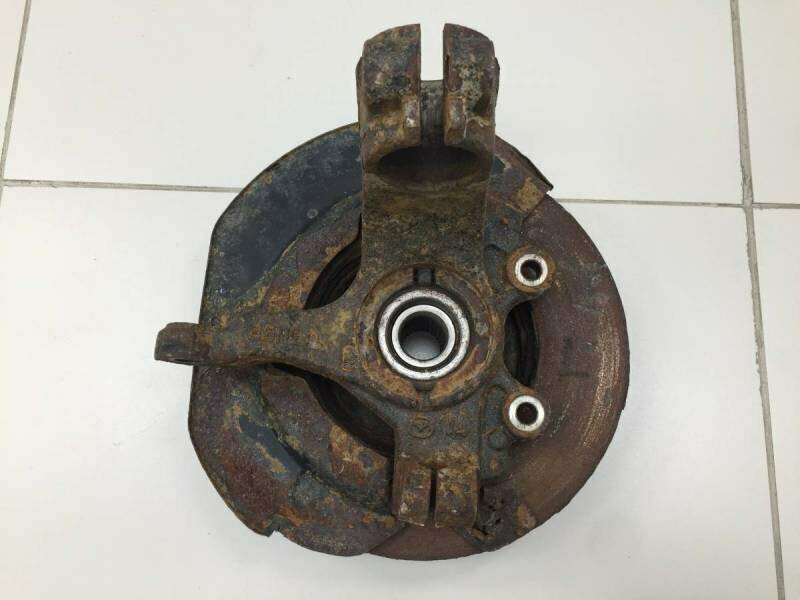 Кулак поворотный передний левый Mazda 3 BL 2009-2013