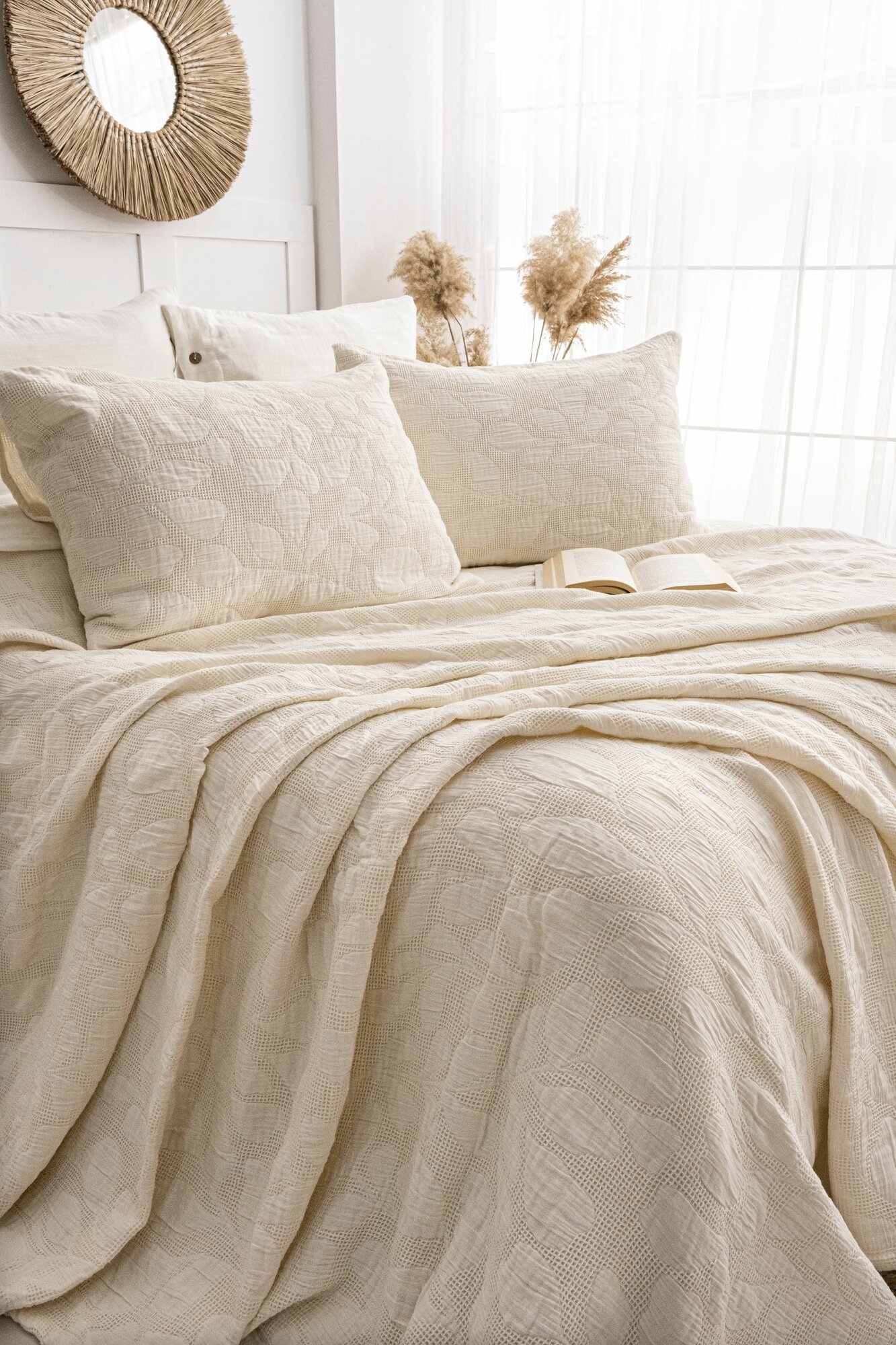 Покрывало на кровать с наволочками