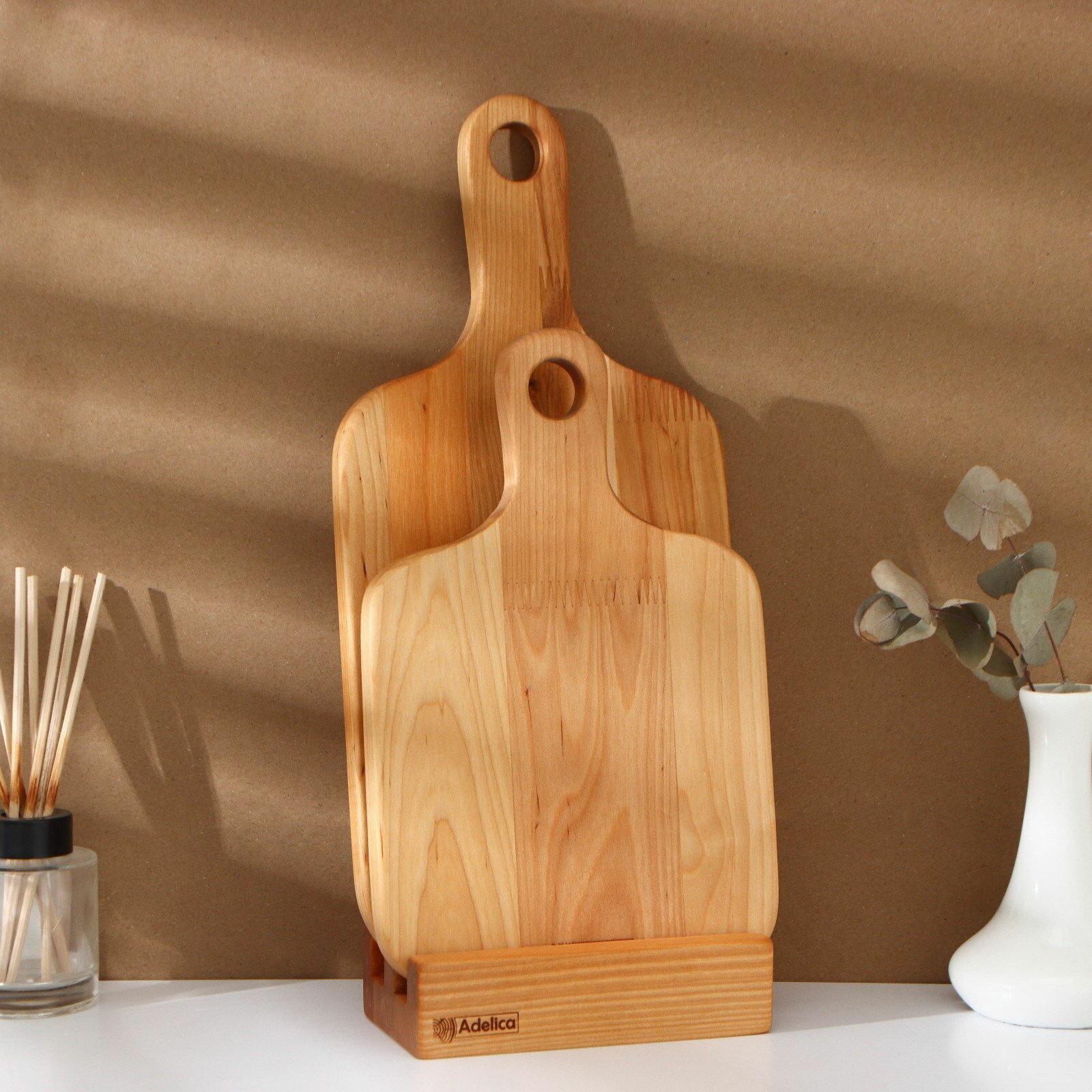 Набор деревянных разделочных досок на подставке 2 шт: 38x18, 28x18 см, пропитаны минеральным маслом, берёза