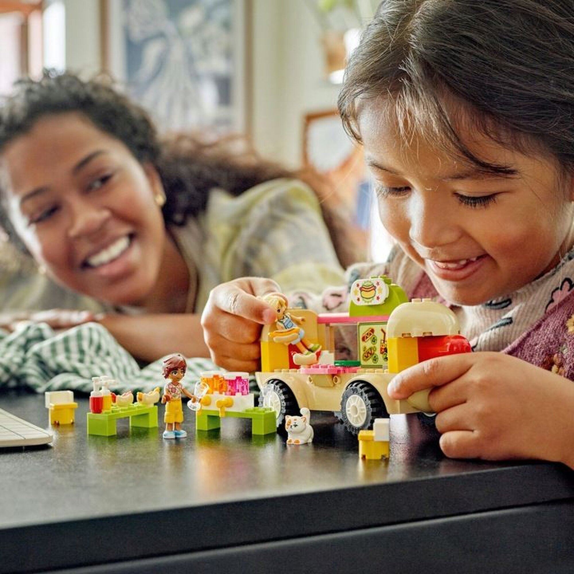 Конструктор LEGO Friends - Грузовик с хот-догами - Лего Друзья 42633