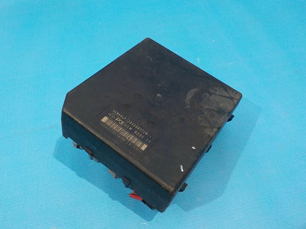 Блок предохранителей под капотом RENAULT Megane 3 2009-2016 284B68372R - Б/У