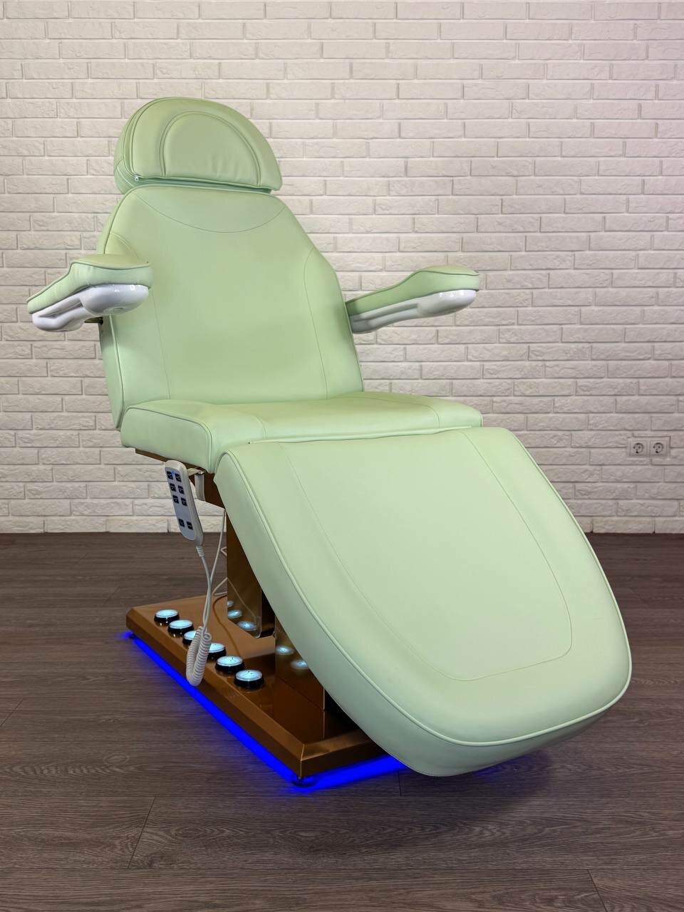 Косметологическое кресло Tiffany, 3 мотора, ножной пульт