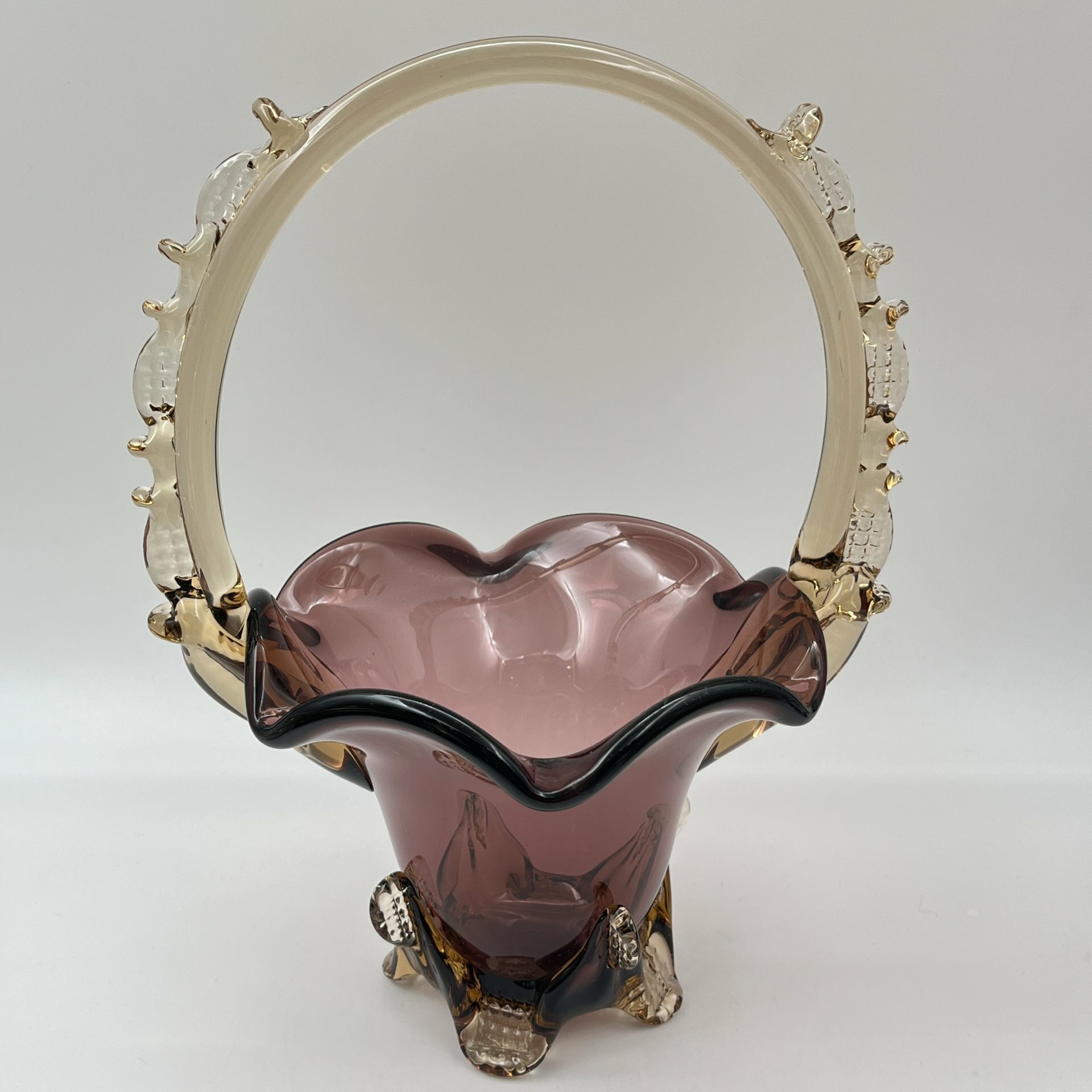 Ваза в форме корзиночки, цветное стекло, гутная техника, Восточная Европа