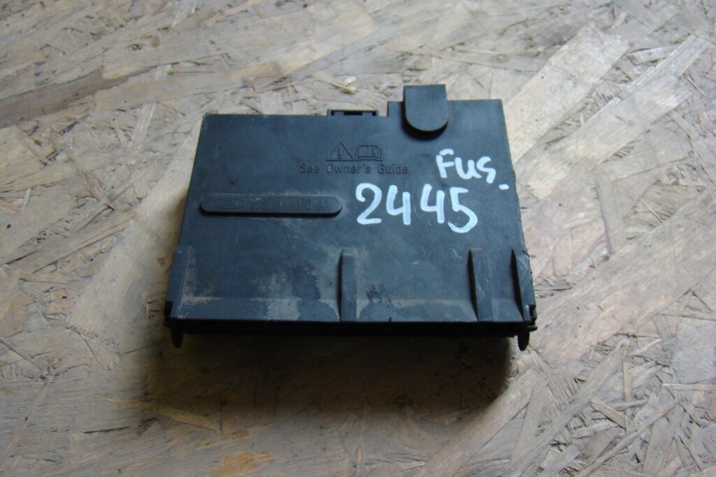 Ford Fusion Блок предохранителей на клемму 1507422