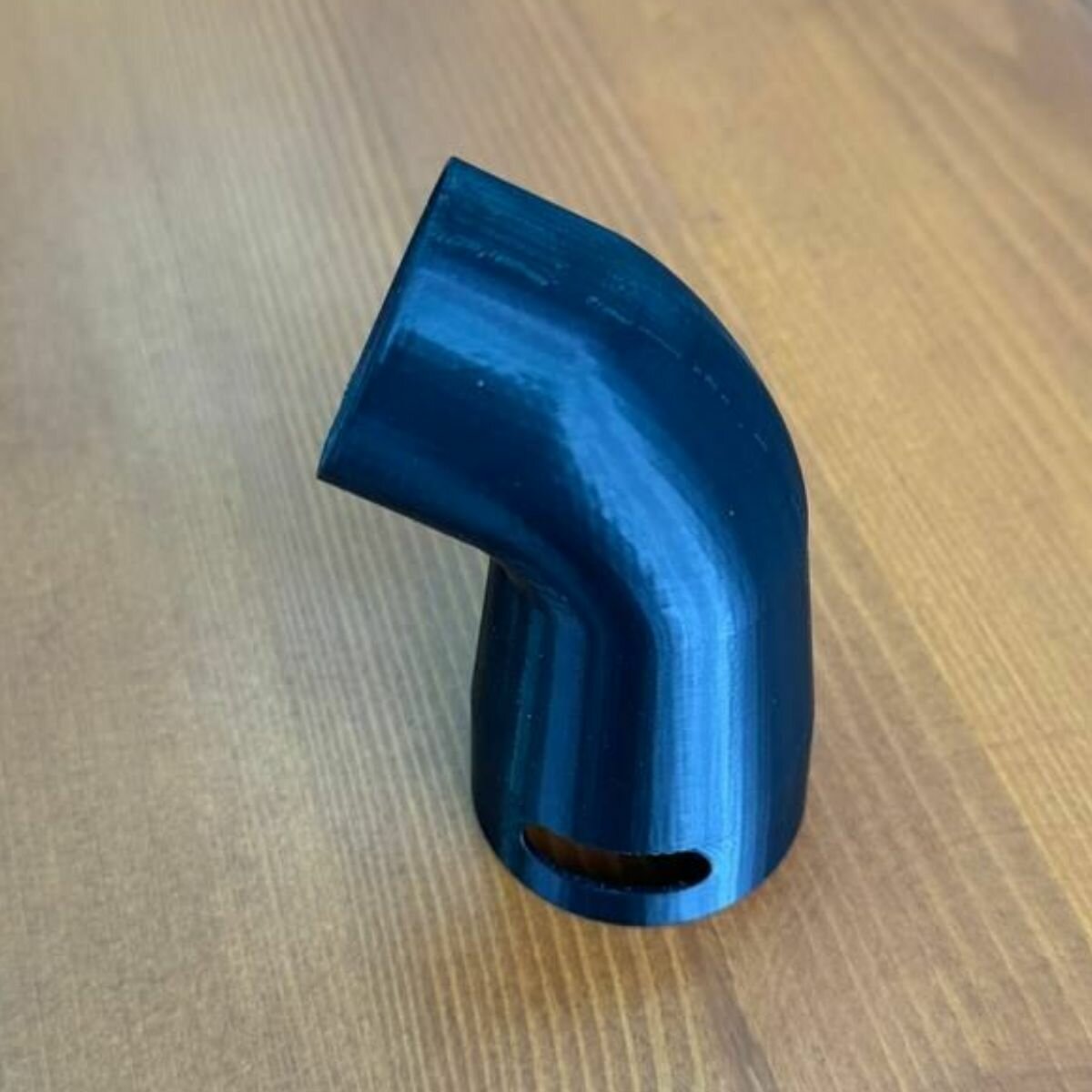 Адаптер подключения фрезера к пылесосу, обеспечивает чистоту и удобство при выполнении строительных и ремонтных работ