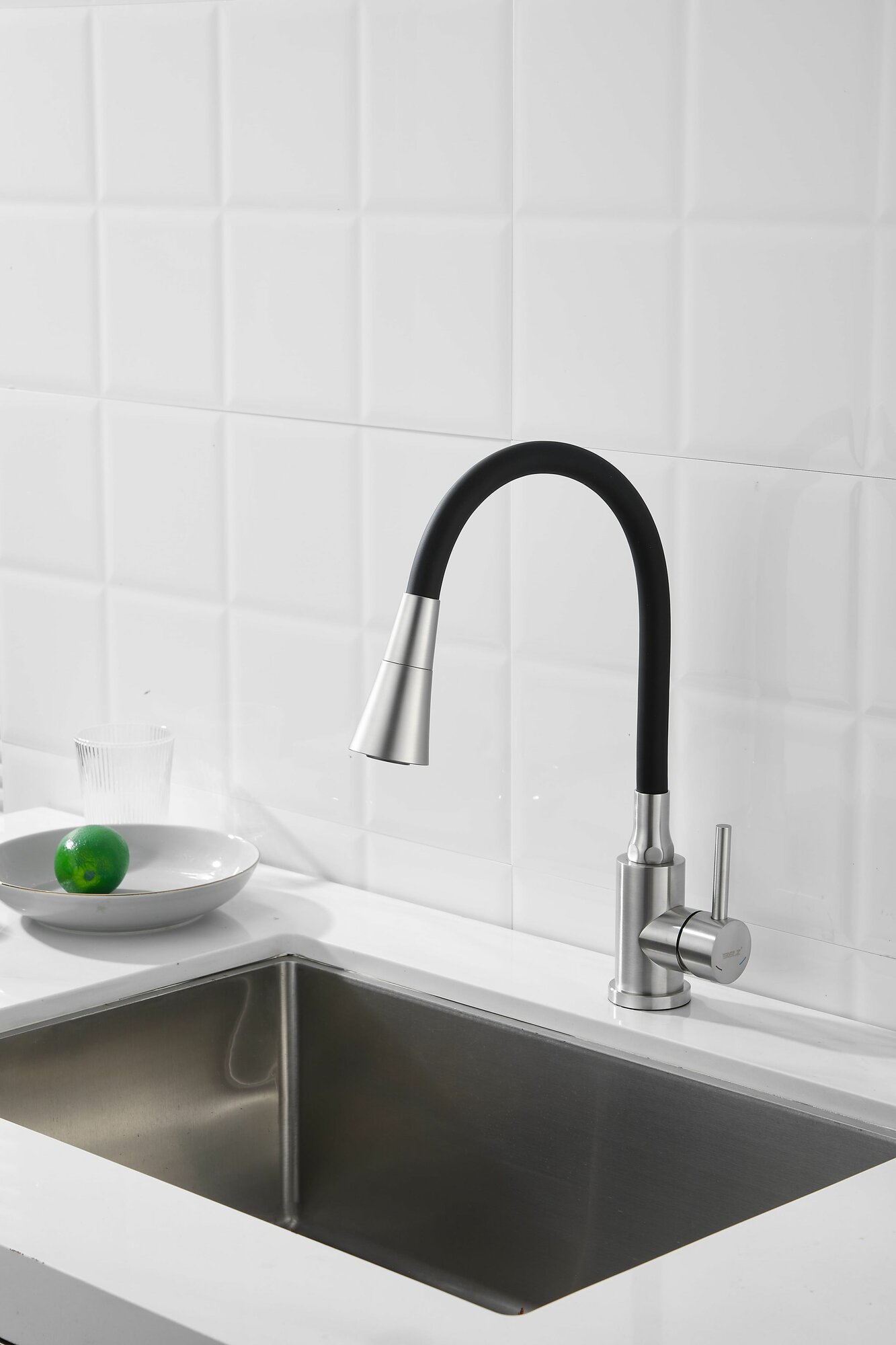 Смеситель для кухни с лейкой и с гибким изливом, кран из нержавеющей стали на мойку B74809-1 BELZ